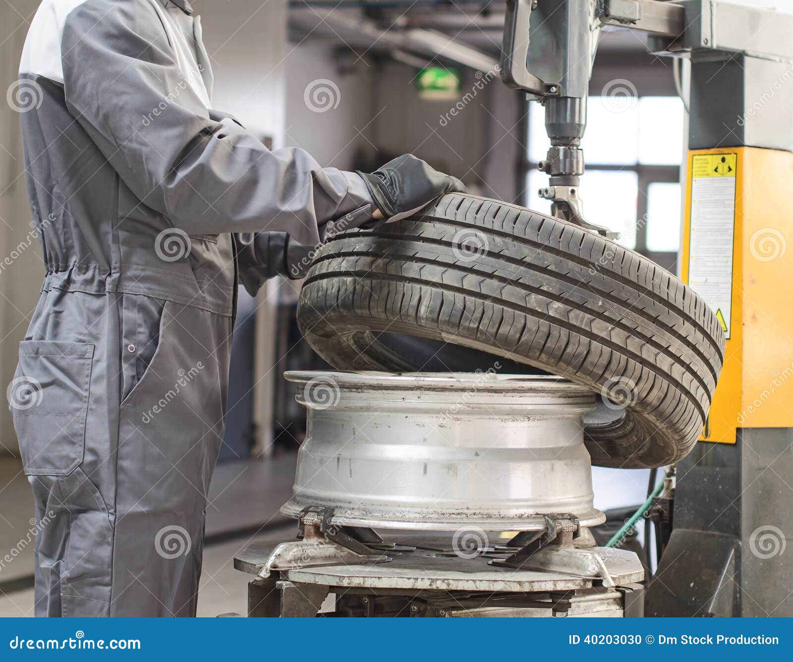 Mechanic Changing Car Tire. Stock Photo - Image of male, skill: 40203030