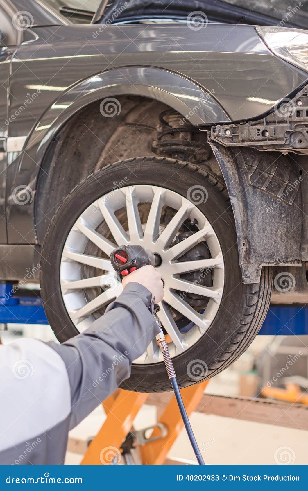 Mechanic Changing Car Wheel. Stock Image - Image of removing, changing ...