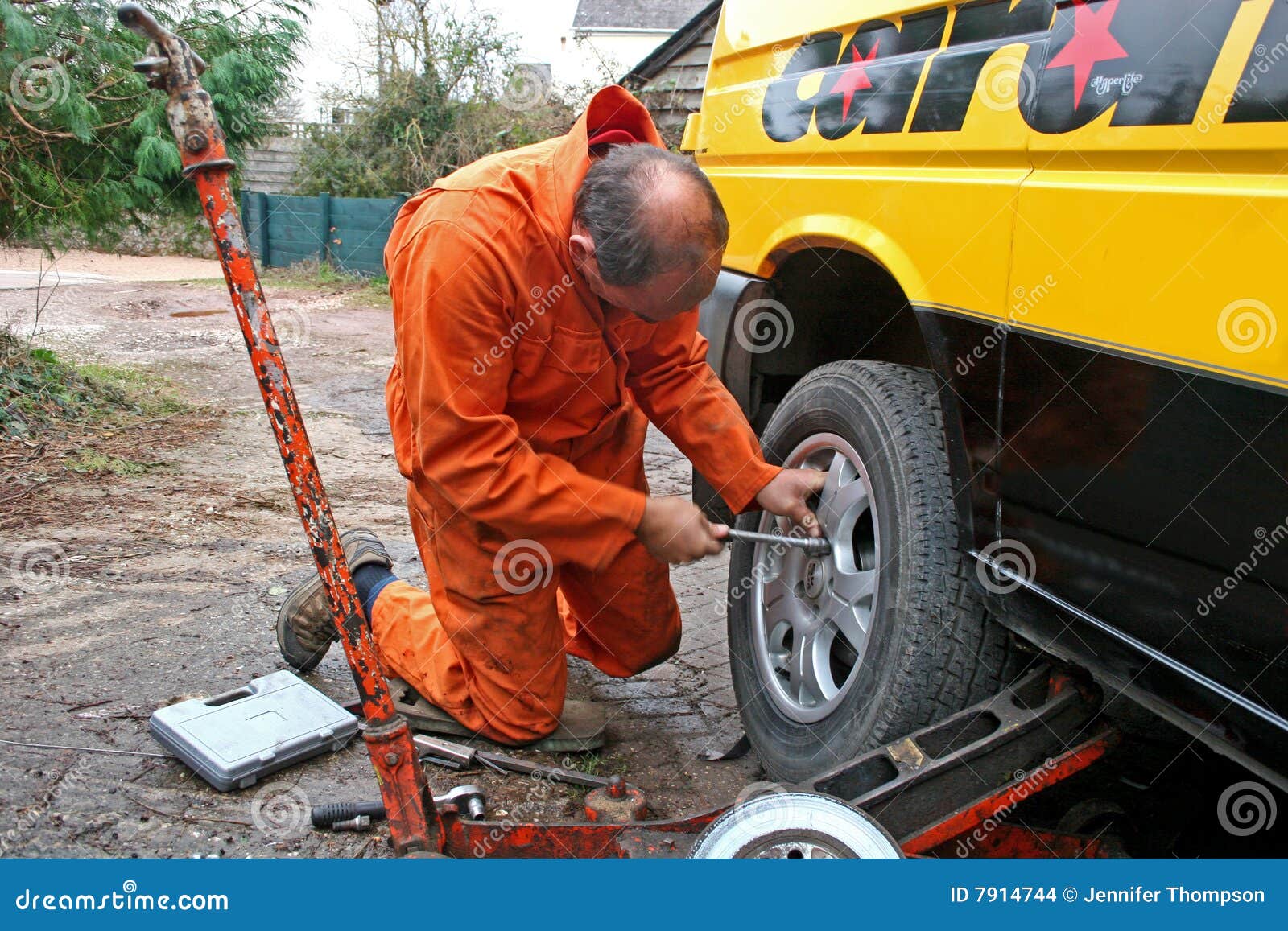 Mechanic changing wheel stock photo. Image of work, truck - 7914744