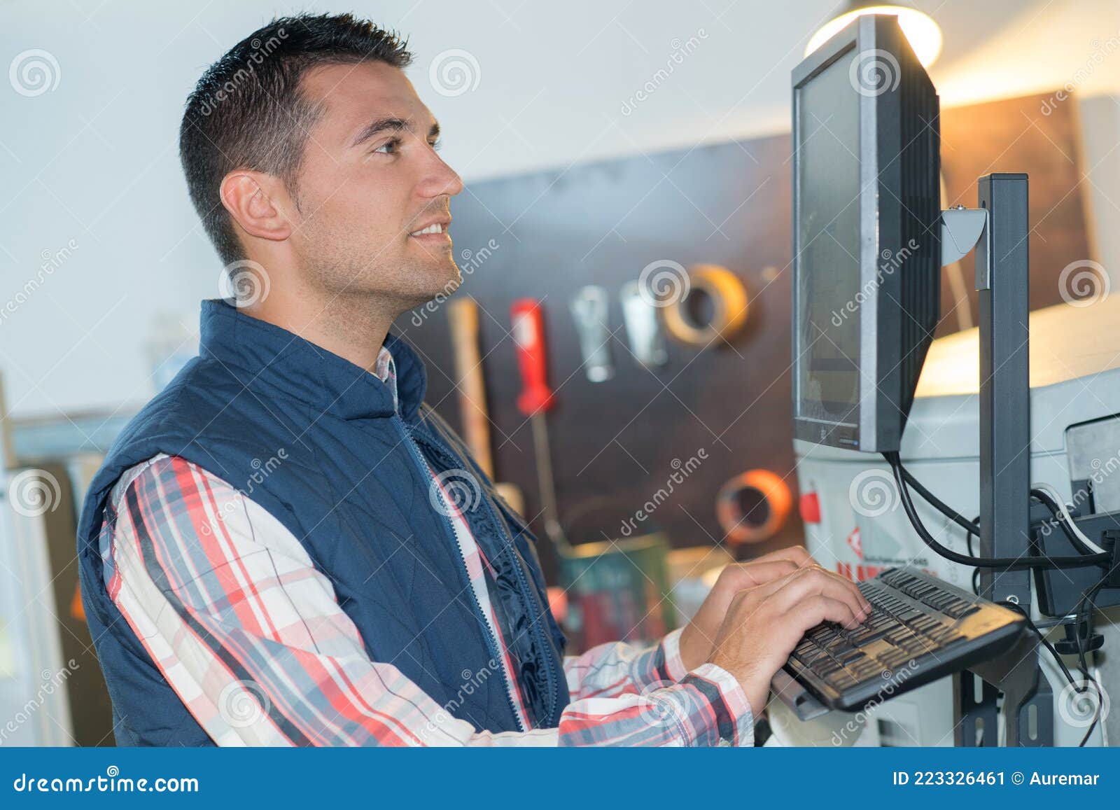 Mechanic Doing Computerize Diagnostic Stock Image - Image of garage ...
