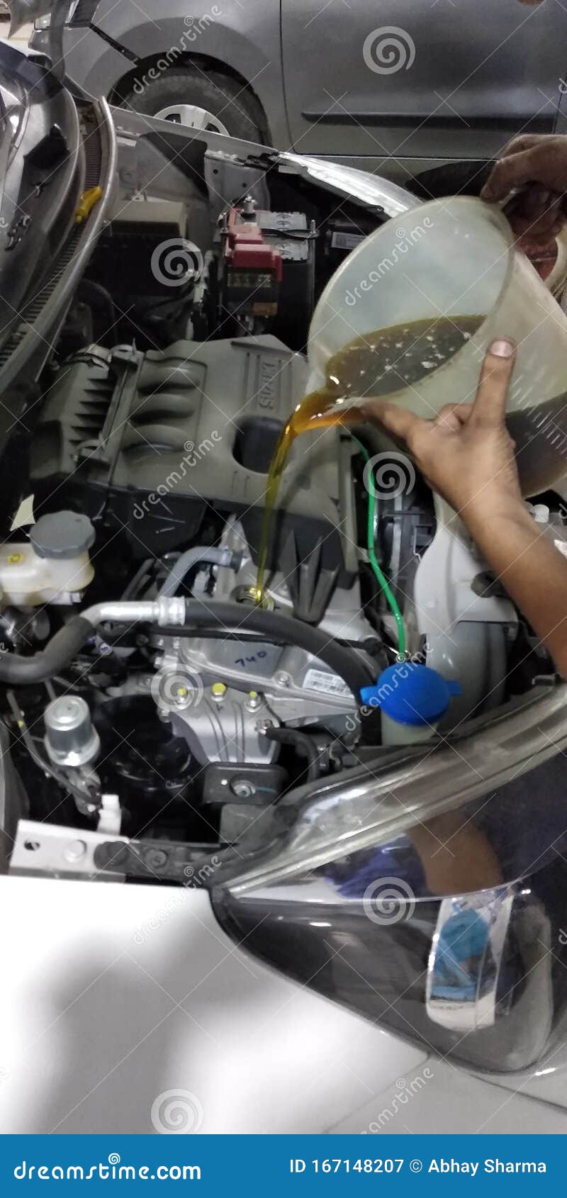 Mechanic Servicing The Komatsu D475A Bulldozer. Editorial Photo ...