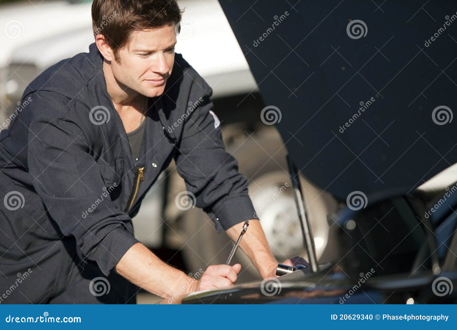 Mechanic fixing car stock photo. Image of review, occupation - 20629340