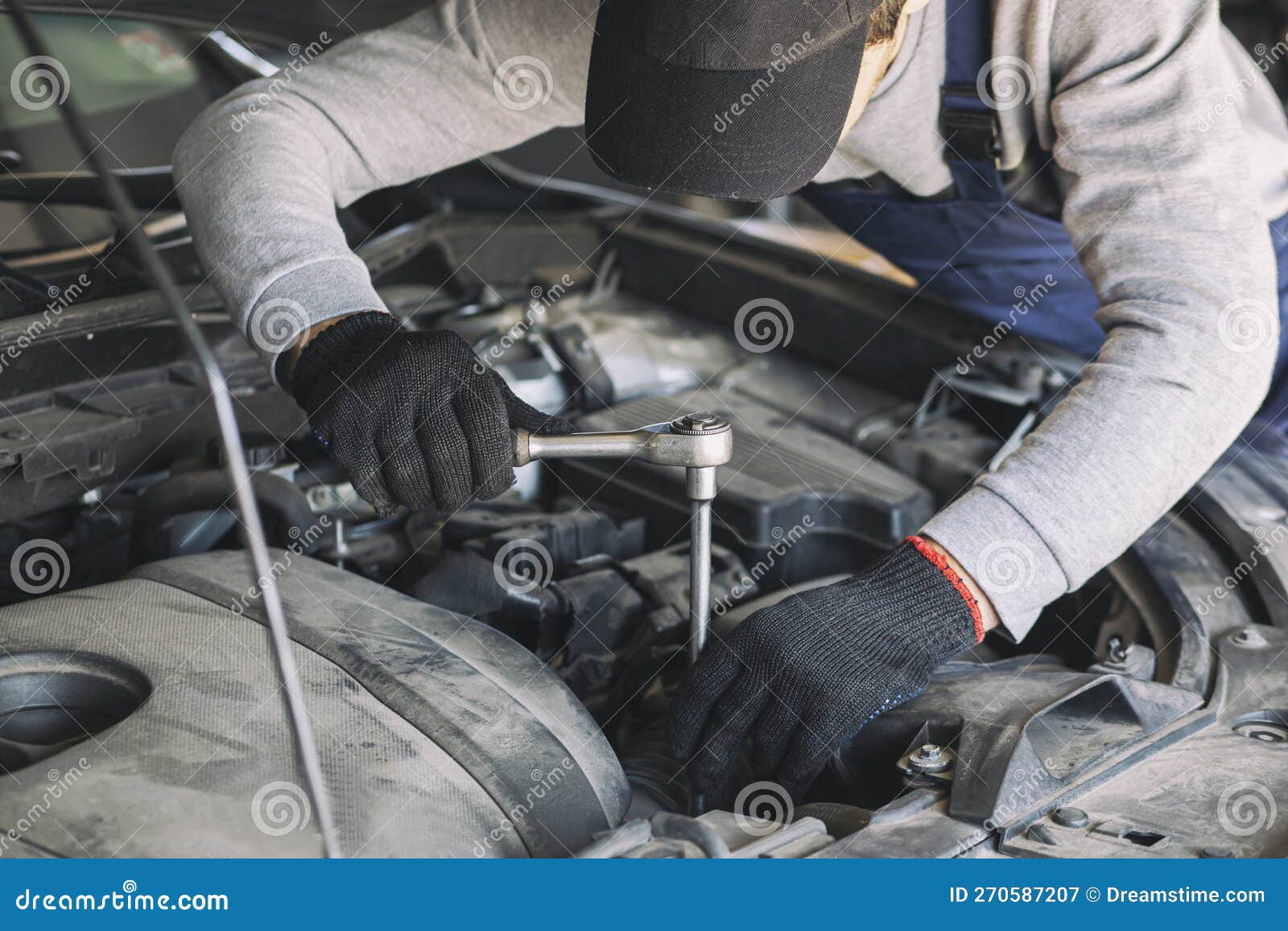 The Mechanic Fixing the Car Stock Image - Image of people, tool: 270587207