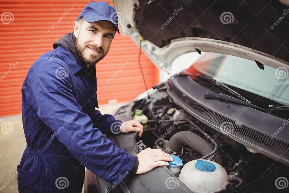 Mechanic fixing a van stock photo. Image of expertise - 67726730