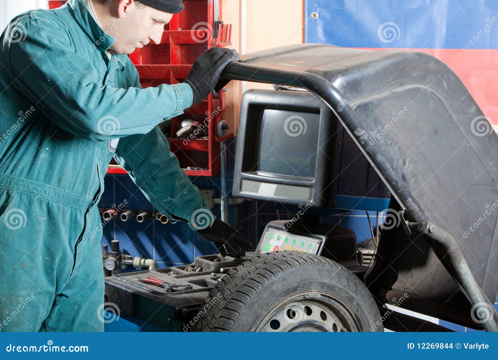 Mechanic in garage stock photo. Image of vehicle, technician - 12269844