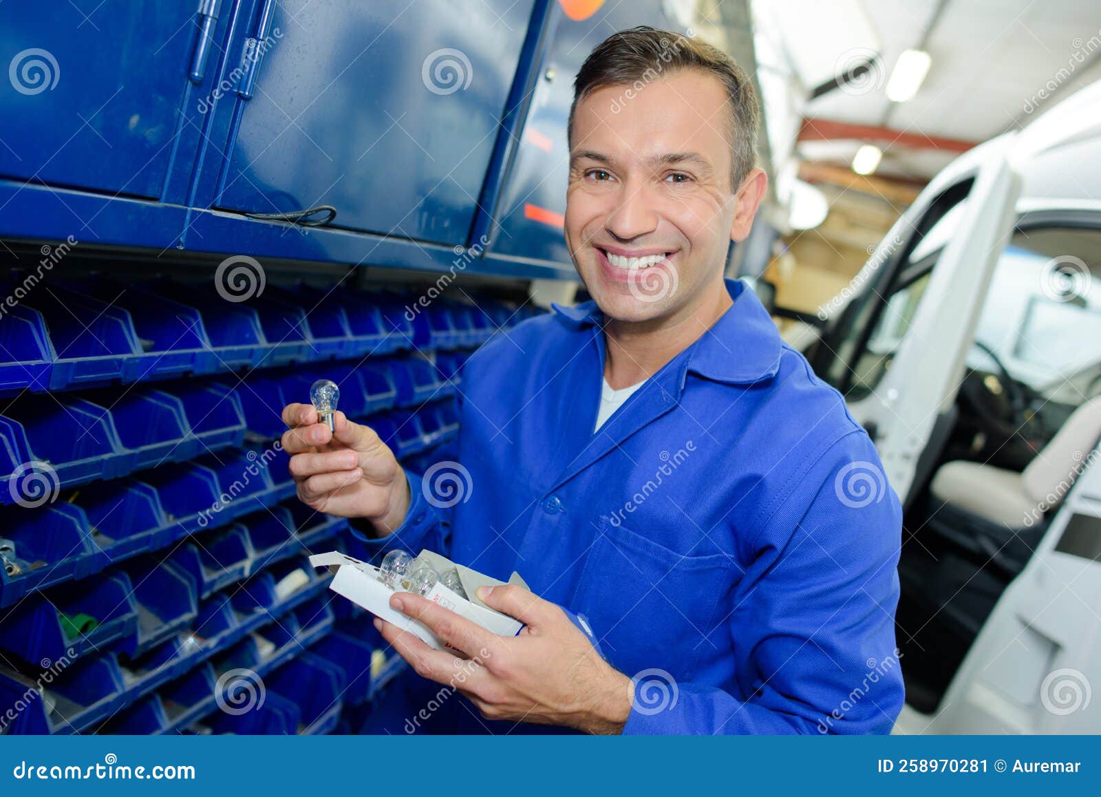 Mechanic in garage stock image. Image of posing, mechanic - 258970281