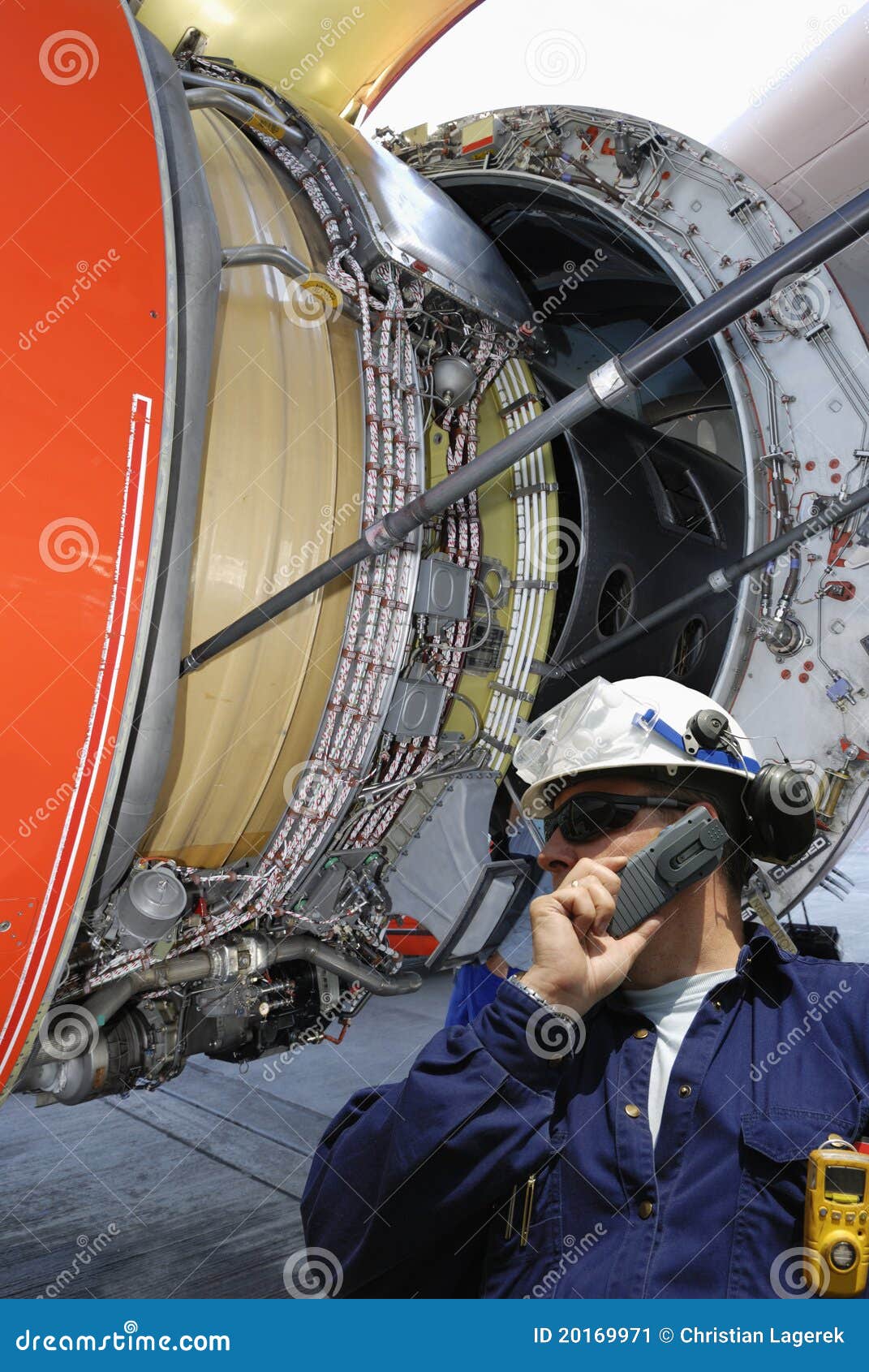 Mechanic with Giant Jet Engine Stock Image - Image of aircraft ...