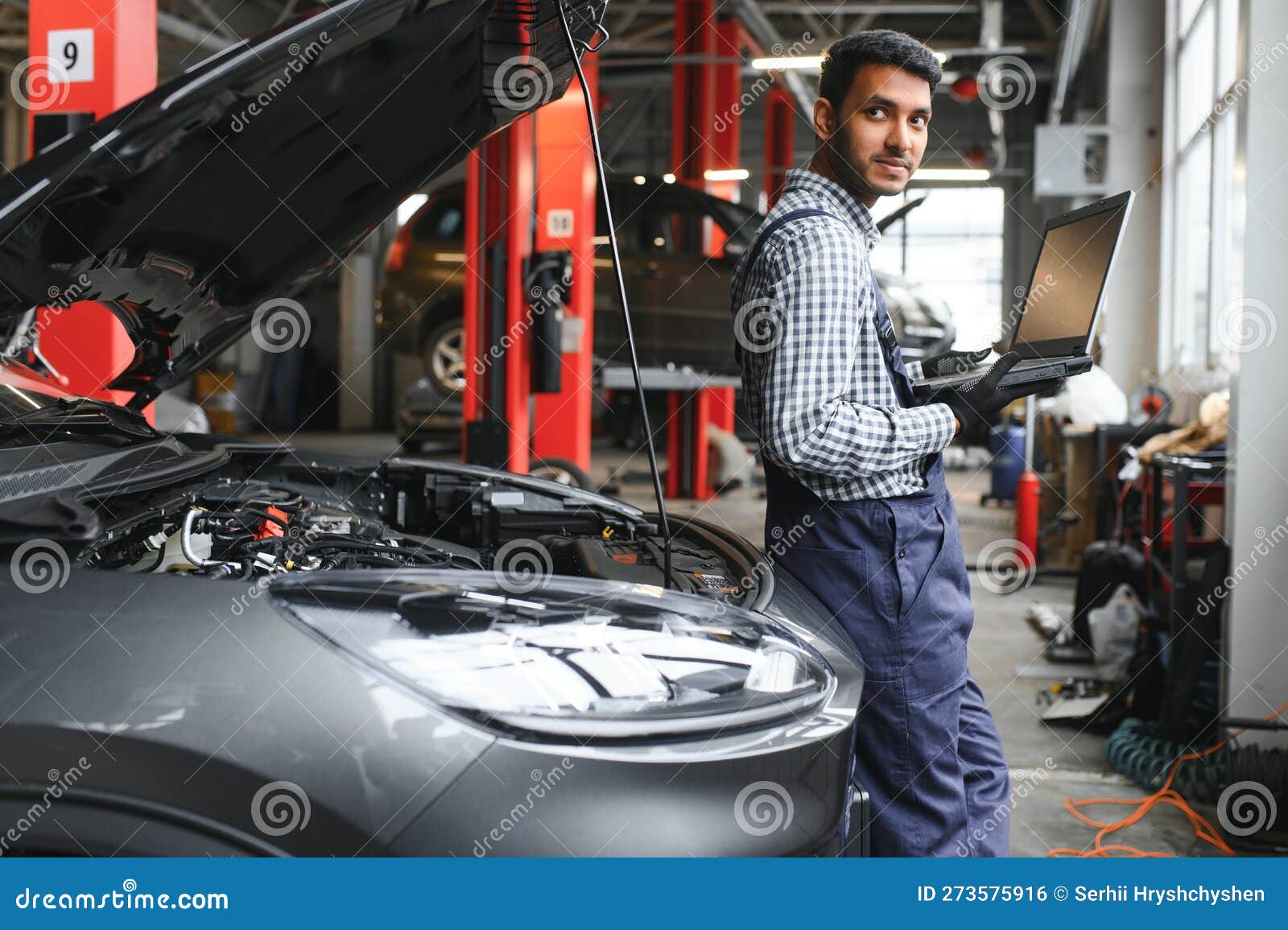 Mechanic Man Mechanic Manager Worker Using a Laptop Computer Checking ...
