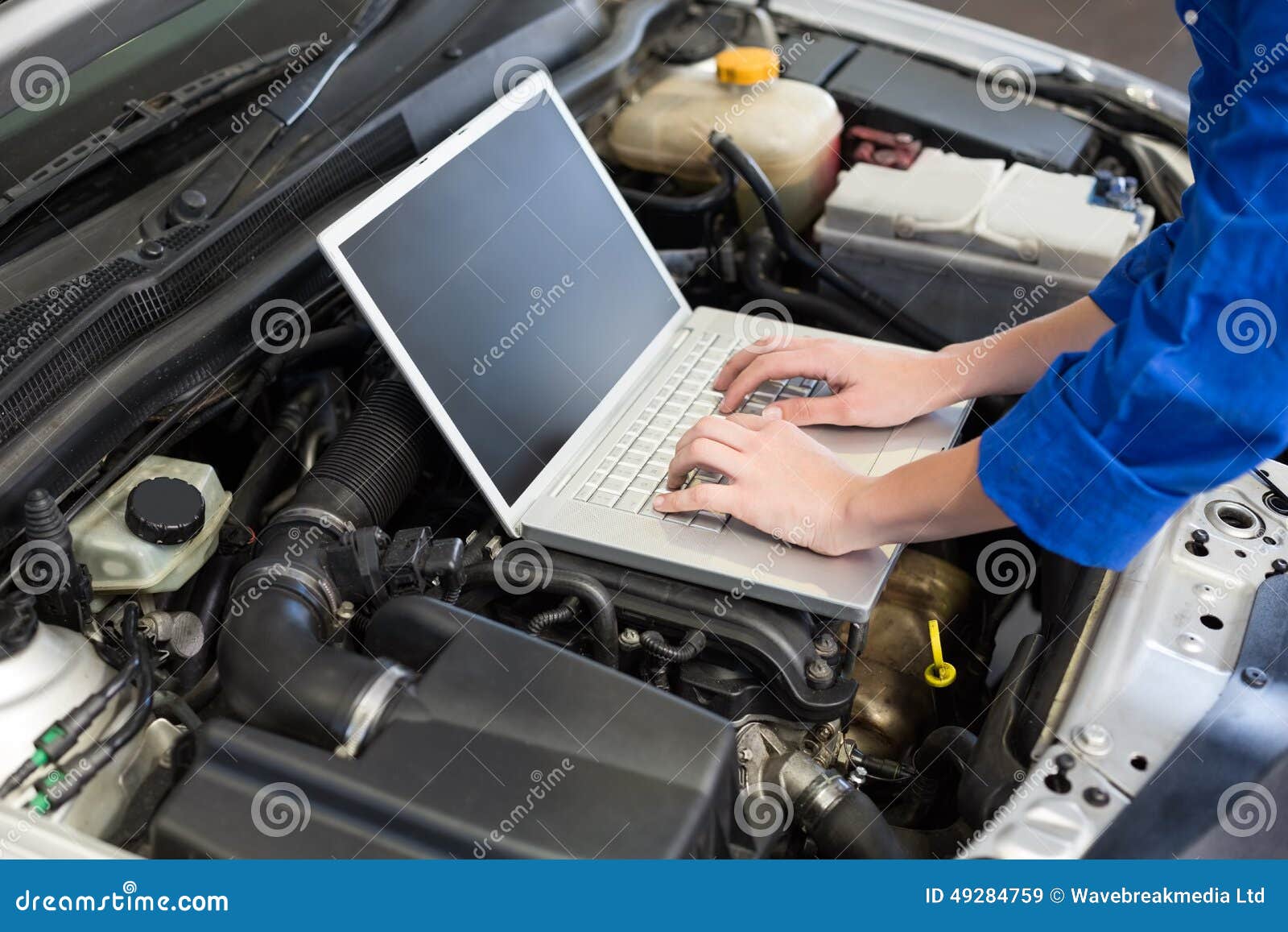 Mechanic Using Laptop on Car Stock Image - Image of computer, mechanic ...