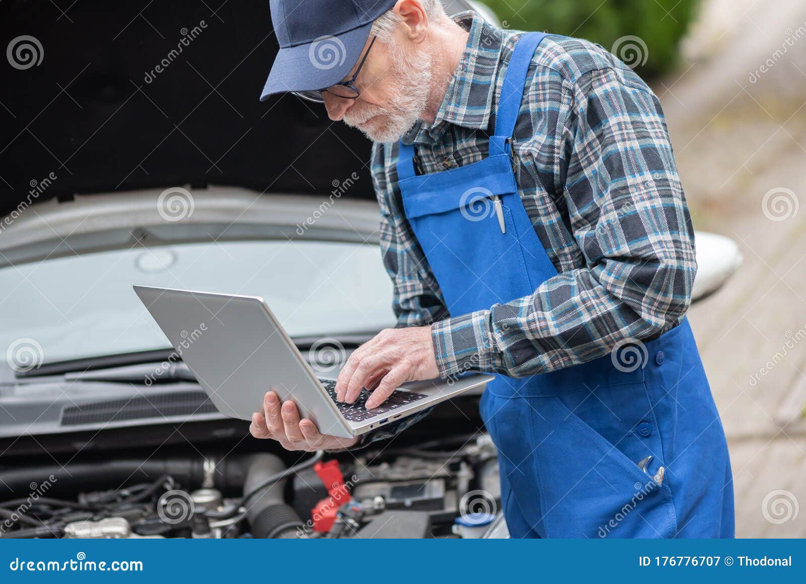 Mechanic Using Laptop for Checking Car Engine Stock Image - Image of ...