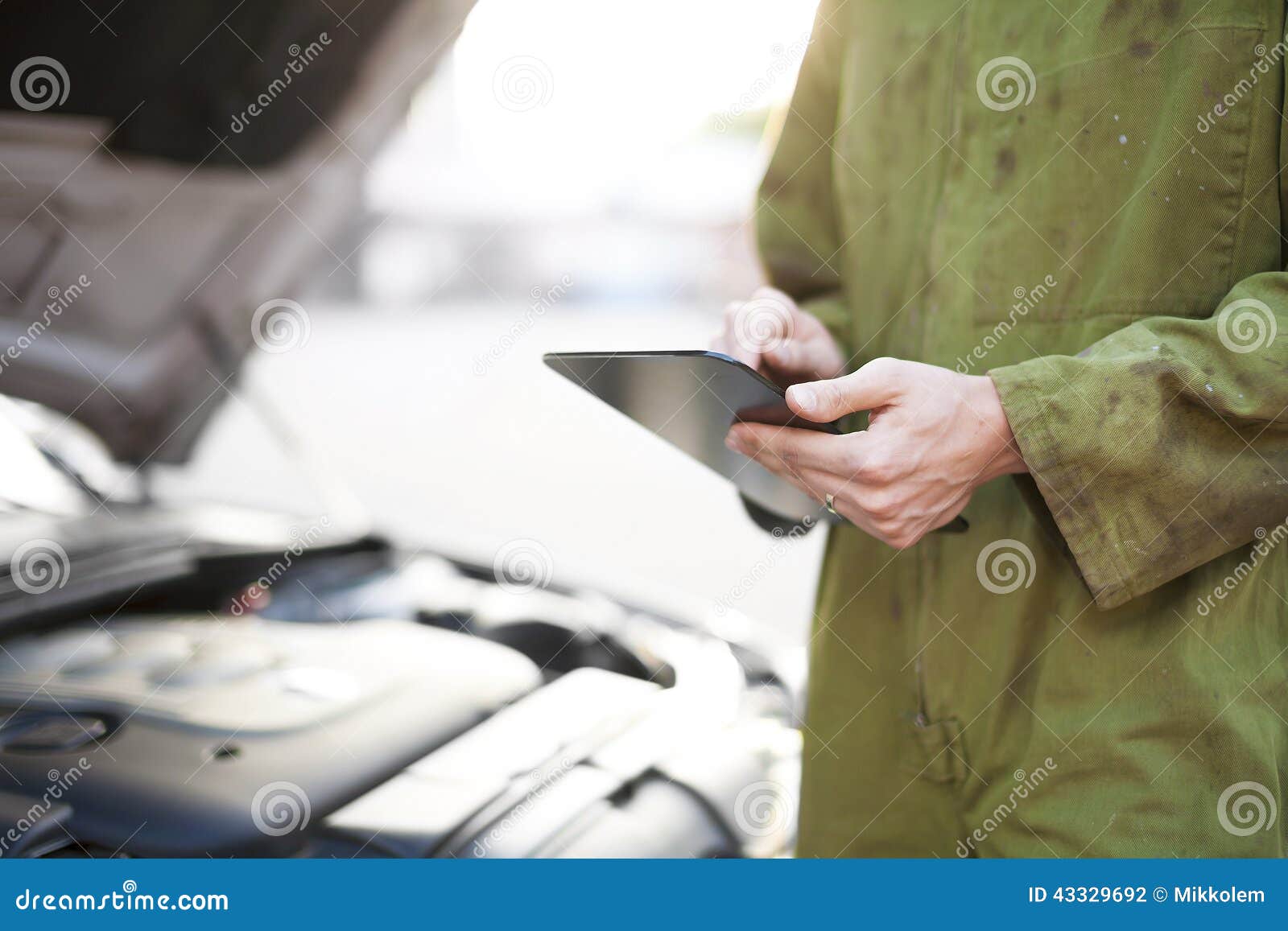 Mechanic Using Tablet Computer Stock Photo - Image of collar, engineer ...