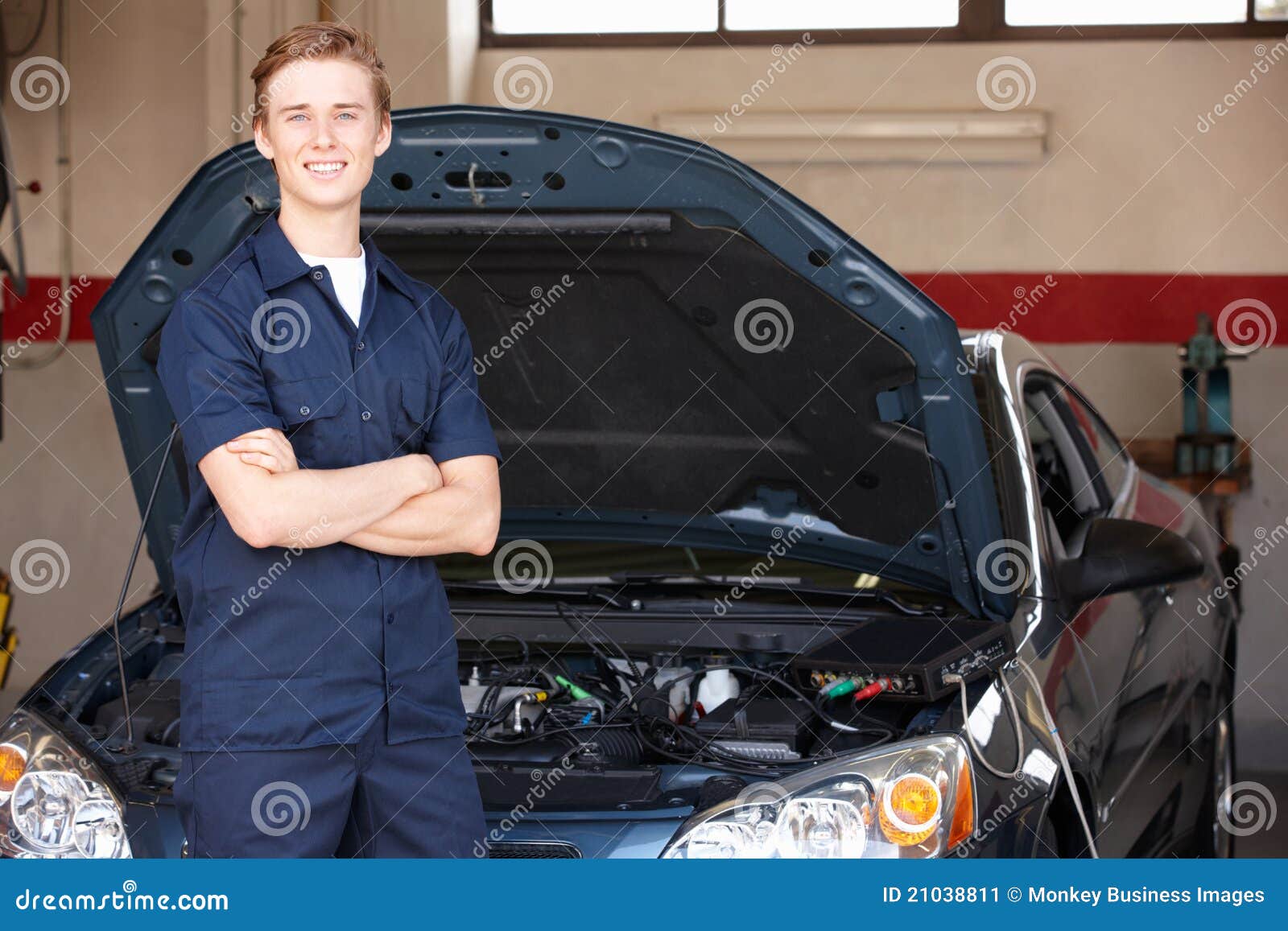 Mechanic at work stock image. Image of work, repair, twenties - 21038811