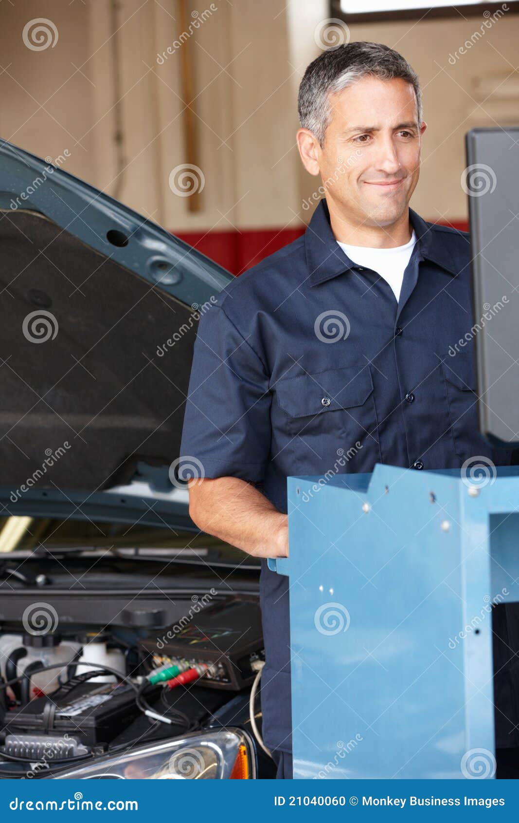 Mechanic at work stock photo. Image of computer, forties - 21040060