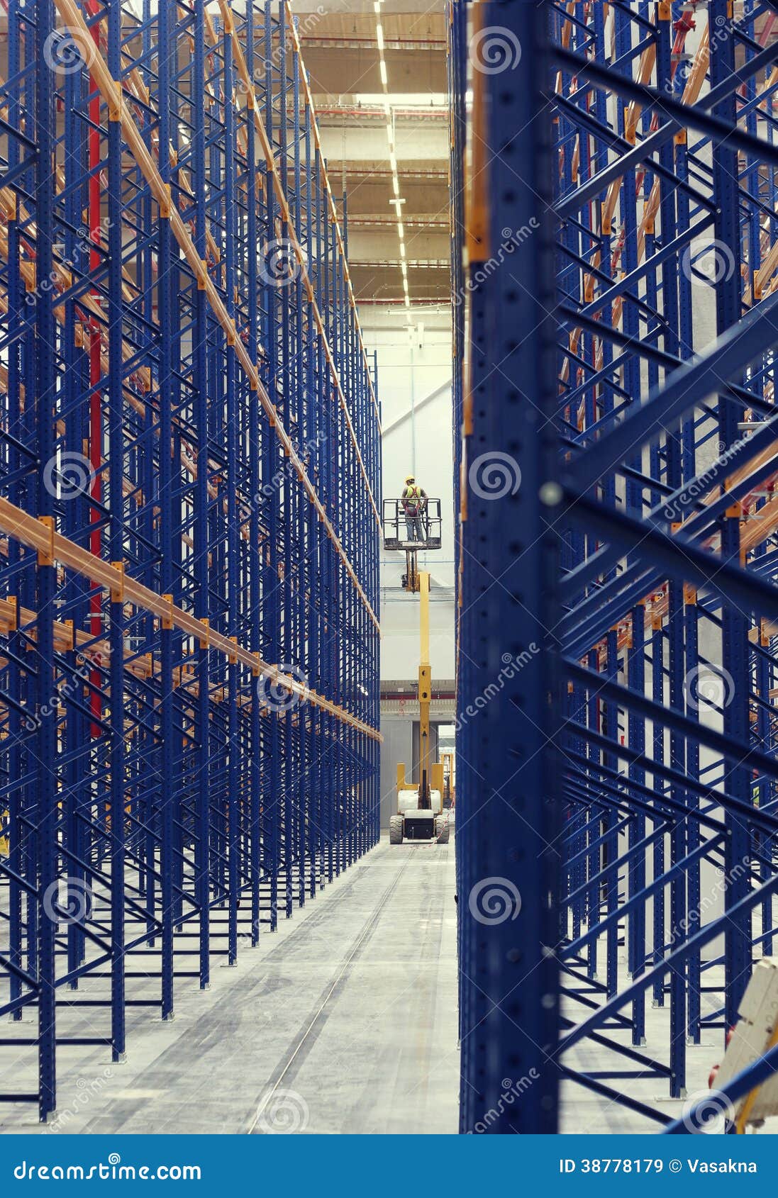 Mechanic Work on a Hydraulic Aerial Work Platform Stock Image - Image ...
