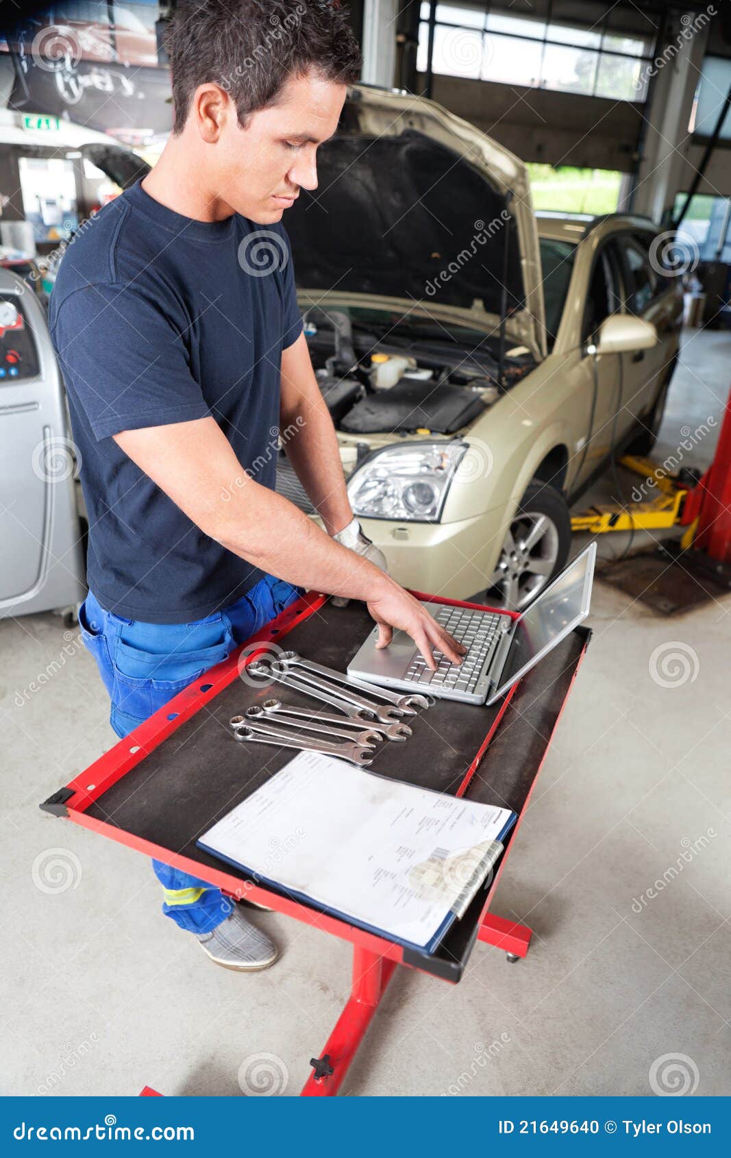 Mechanic working on laptop stock photo. Image of caucasian - 21649640