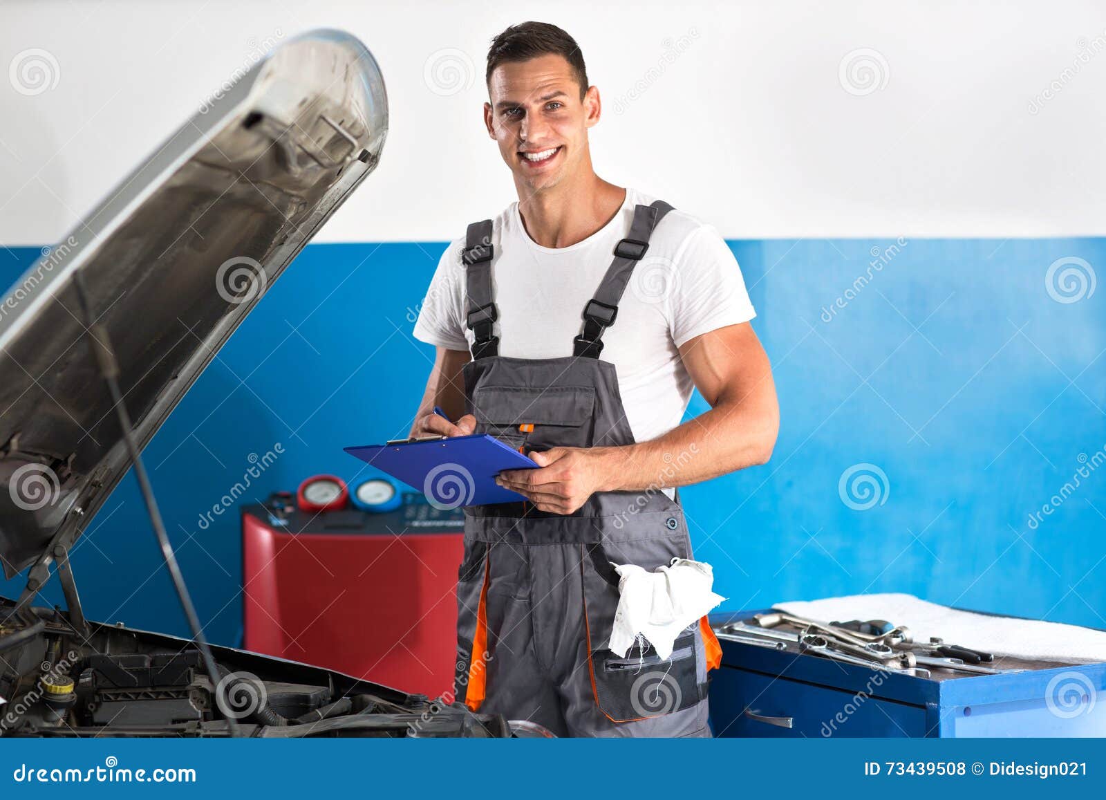 Mechanic Writing on Clipboard Stock Photo - Image of engineer, garage ...