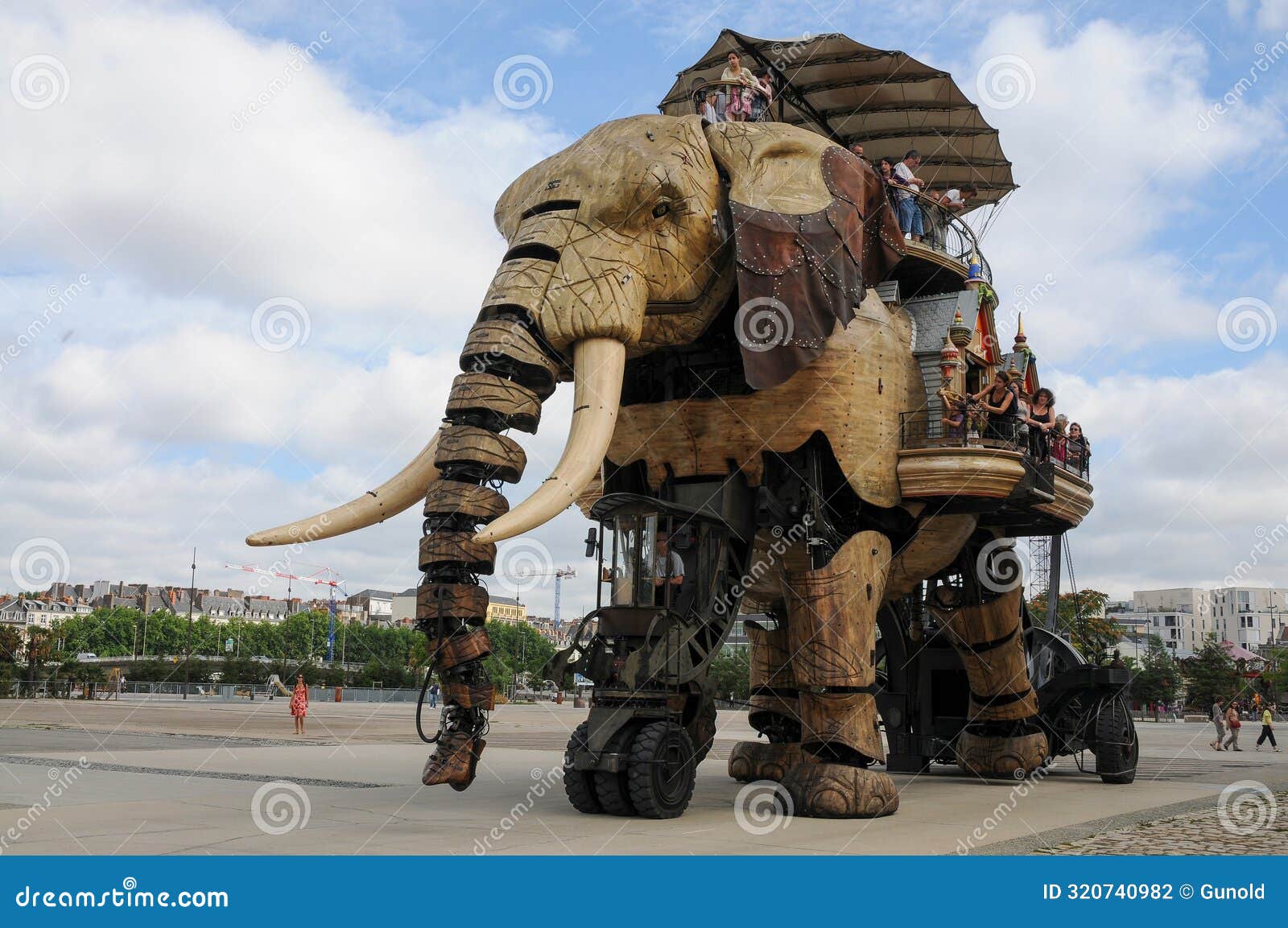 Mechanical Elephant Machine in Nantes Editorial Photography - Image of ...
