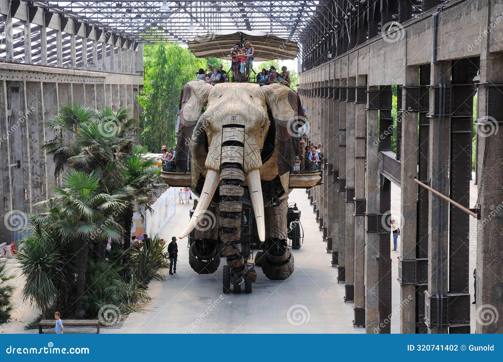 Mechanical Elephant Machine in Nantes Editorial Photography - Image of ...