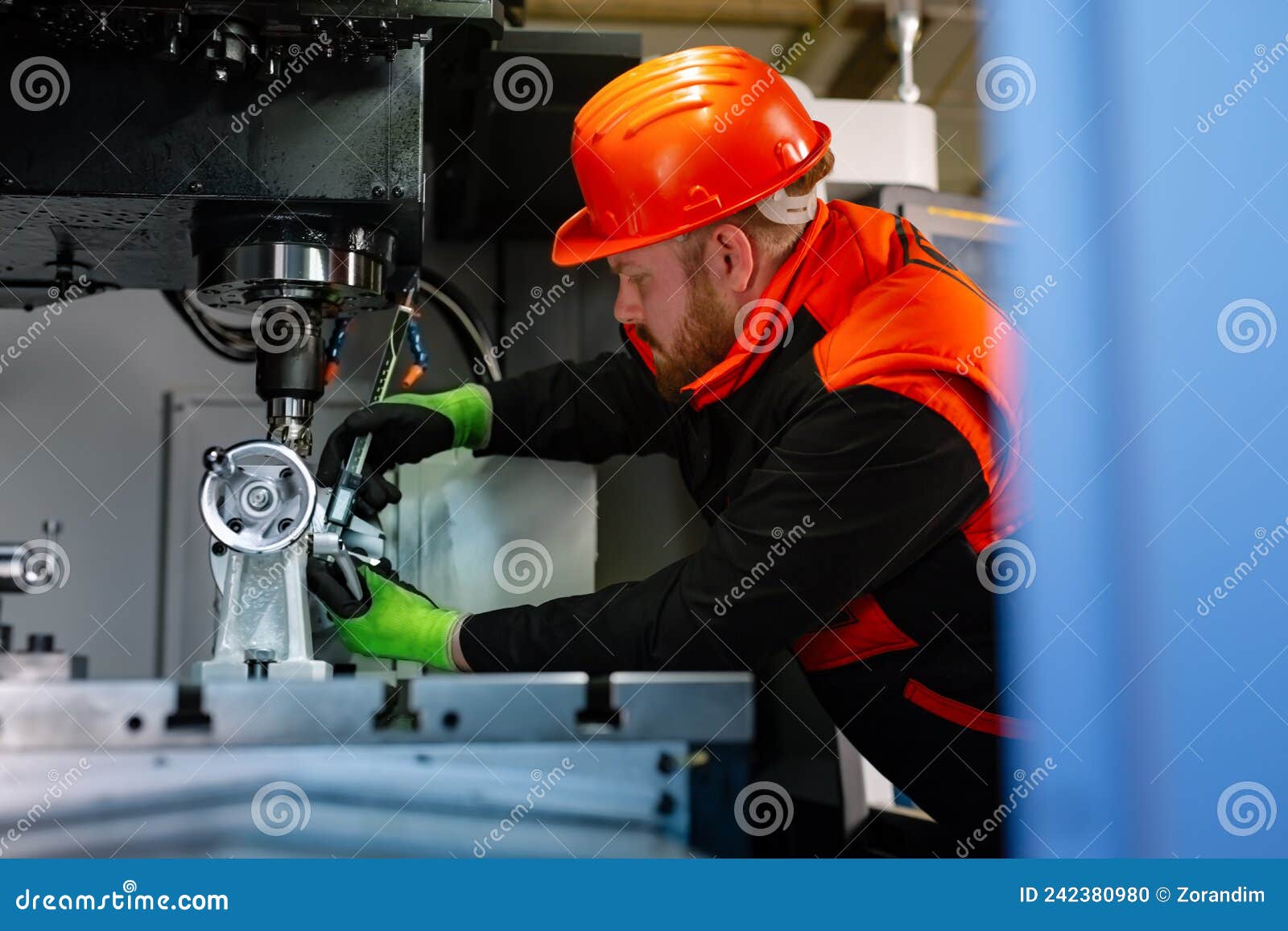 Mechanical Technician Operative of Cnc Milling Cutting Machine Center ...