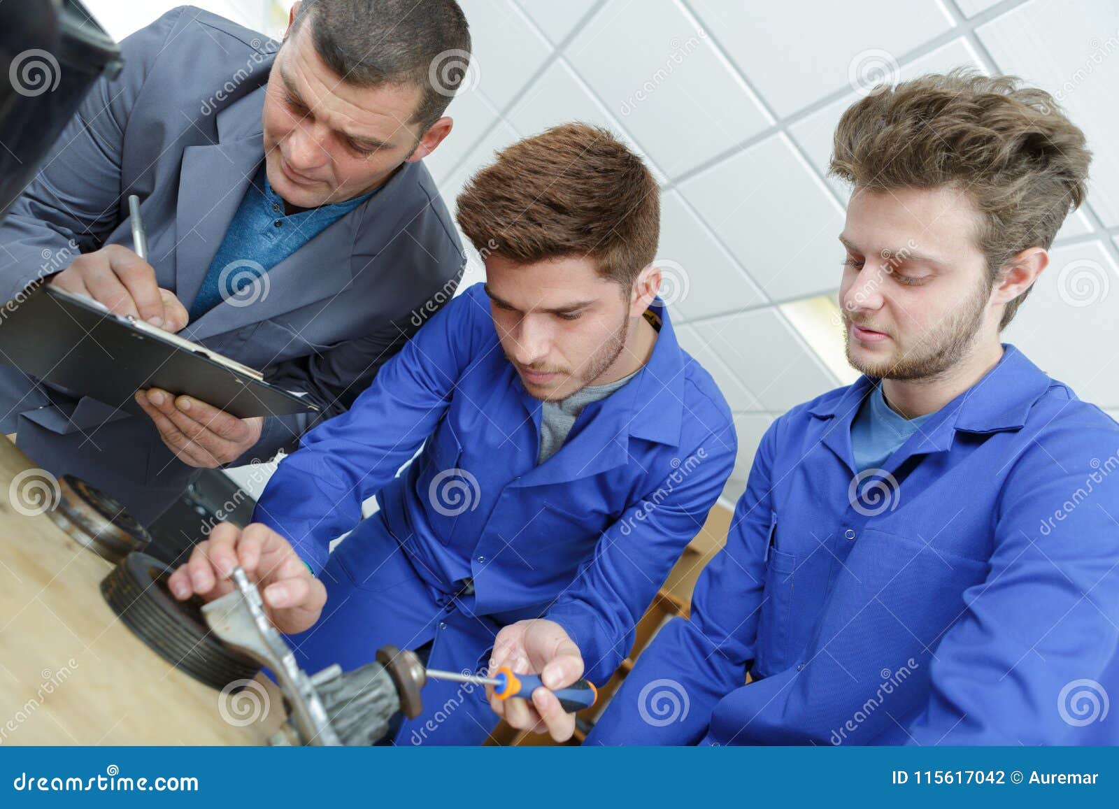 Mechanical Workshop with Students and Teacher in Classroom Stock Photo ...