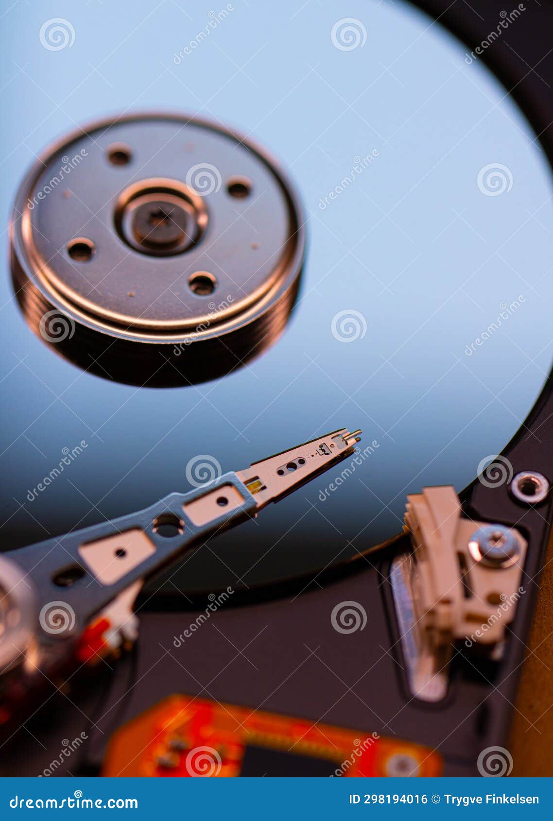 Mechanics Inside a Hard Disk Drive with Platter and Read Write Head ... Mechanics Inside a Hard Disk Drive with Platter and Read Write Head ...