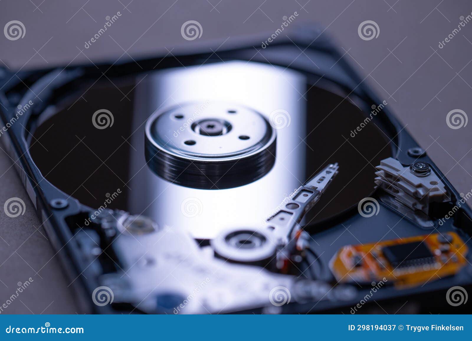 Mechanics Inside a Hard Disk Drive with Platter and Read Write Head ...