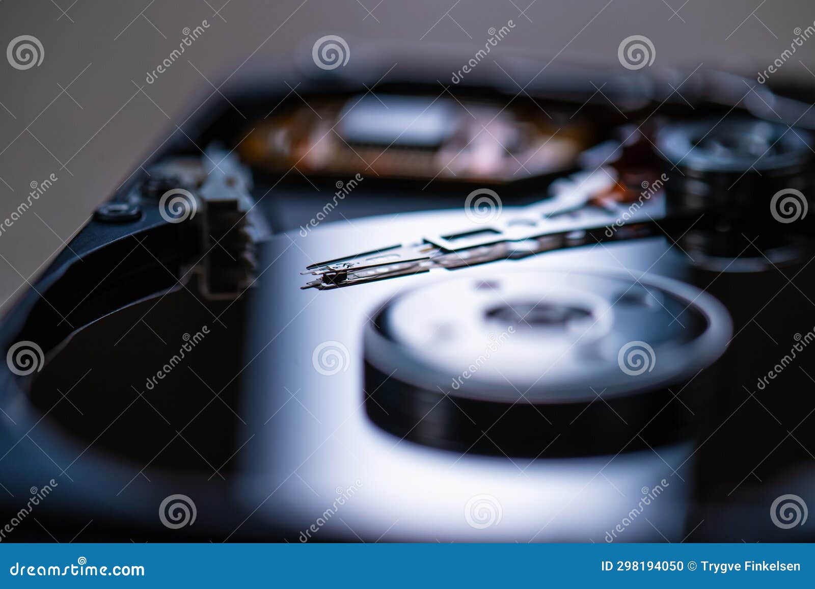 Mechanics Inside a Hard Disk Drive with Platter and Read Write Head ... Mechanics Inside a Hard Disk Drive with Platter and Read Write Head ...