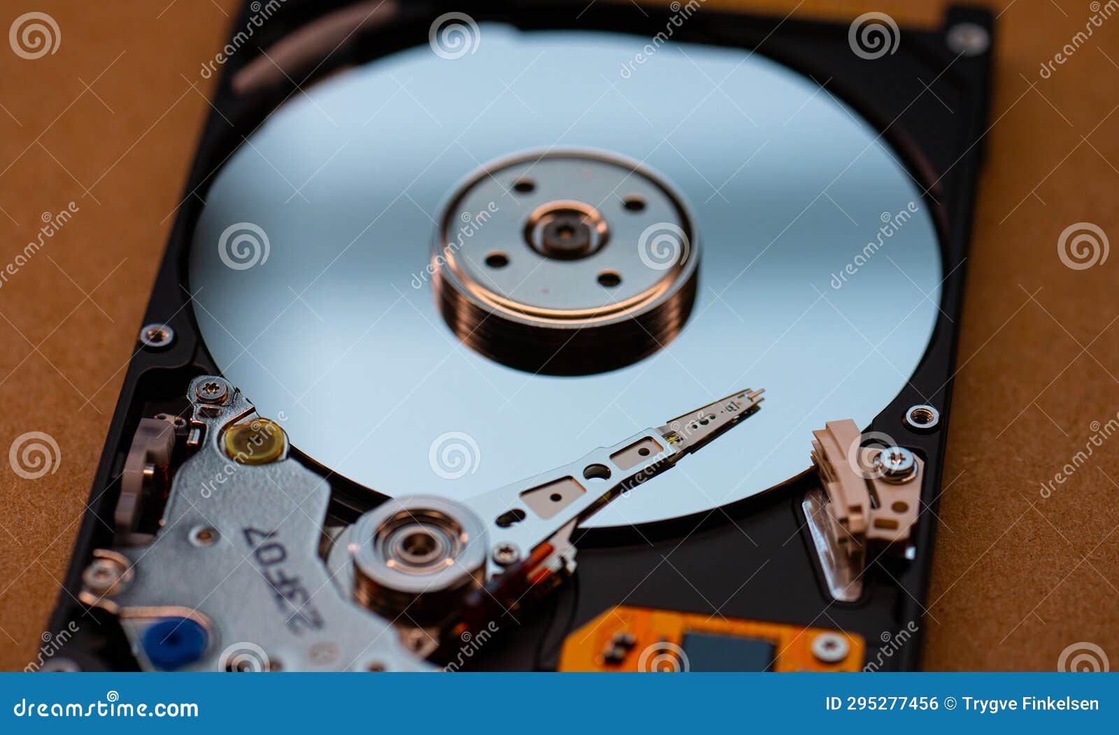 Mechanics Inside a Hard Disk Drive with Platter and Read Write Head ... Mechanics Inside a Hard Disk Drive with Platter and Read Write Head ...