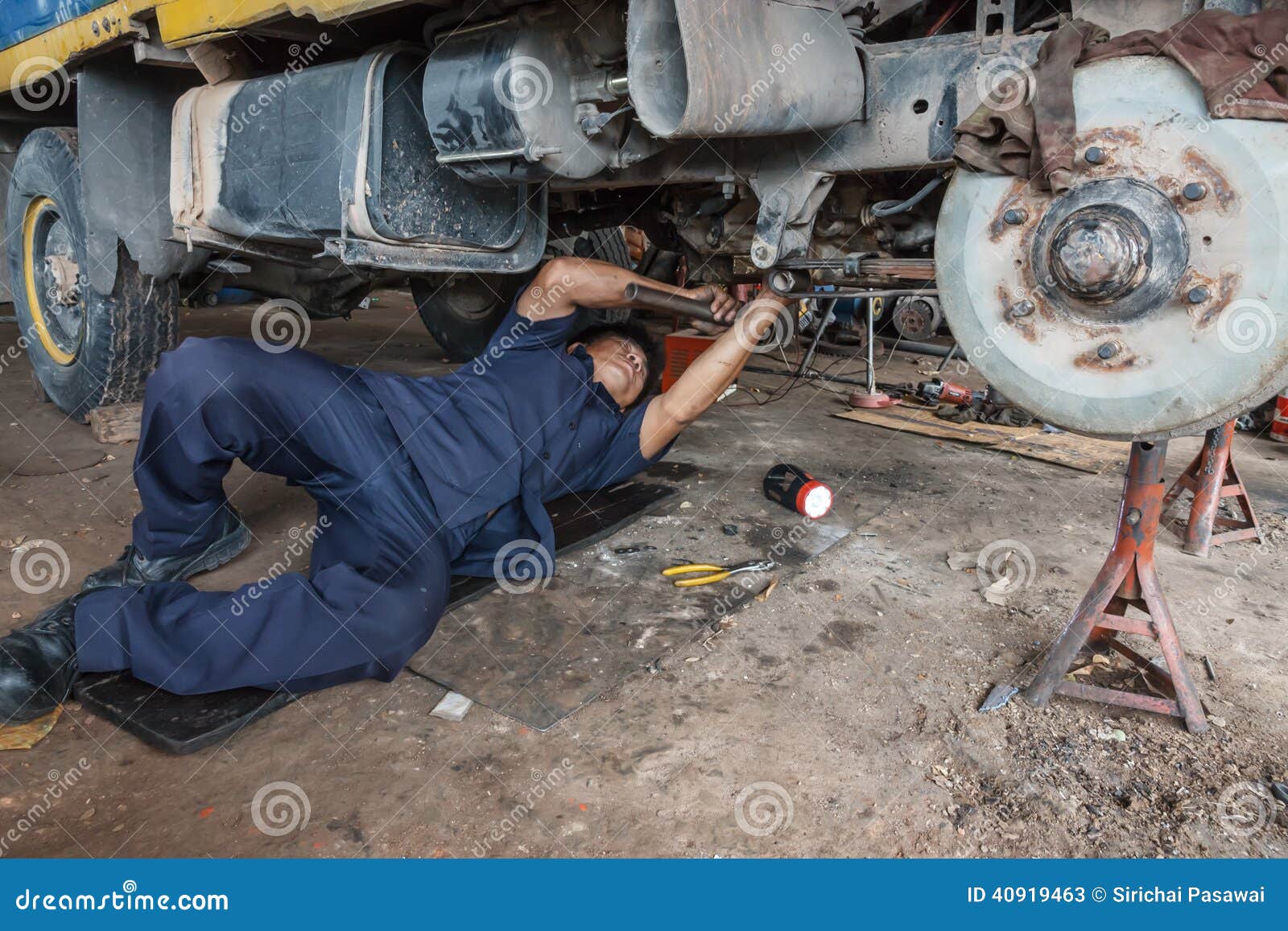 Mechaniker stockbild. Bild von motor, garage, beschäftigung - 40919463