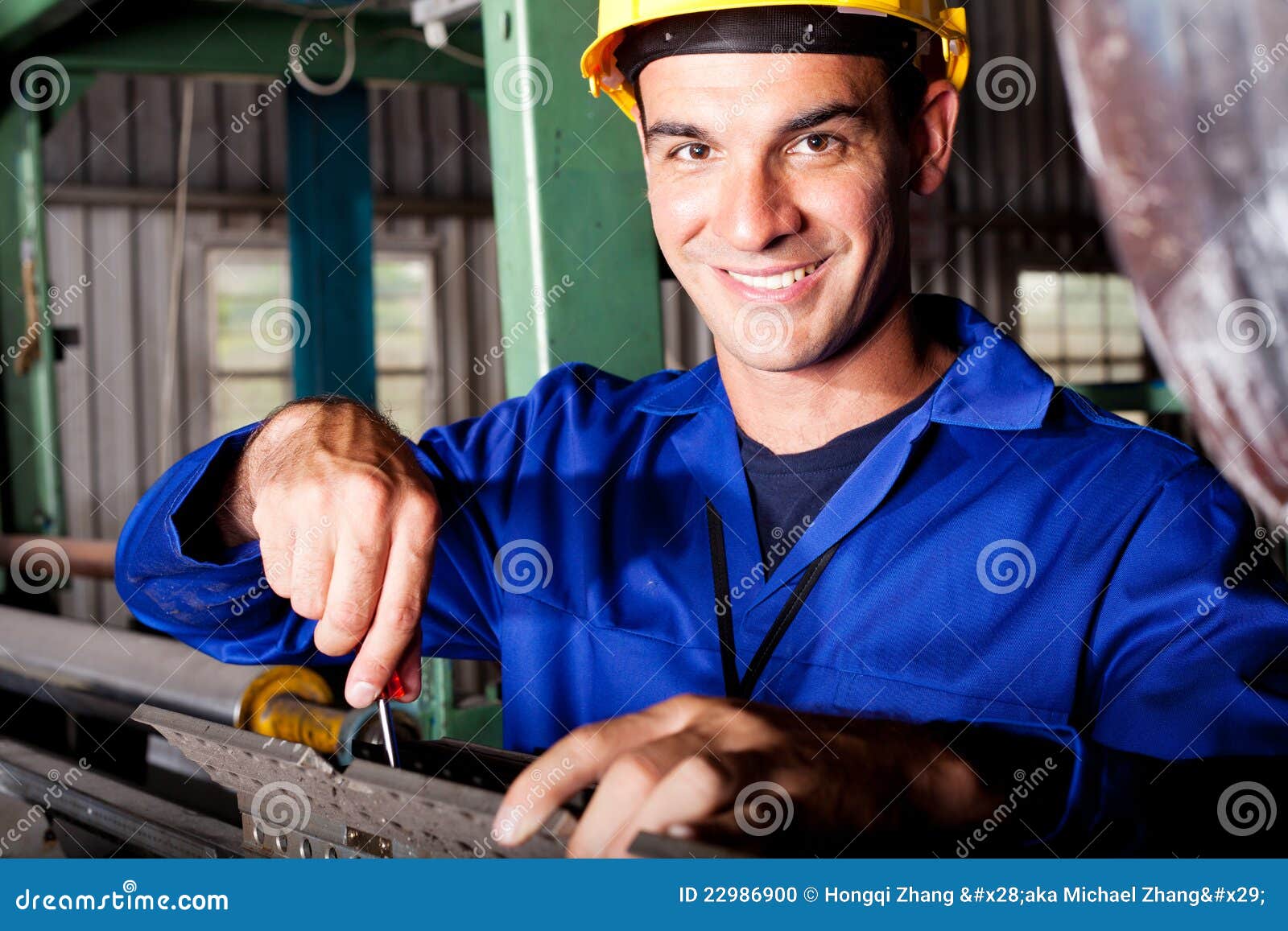 Mechaniker, Der Maschine Repariert Stockfoto - Bild von ingenieur ...