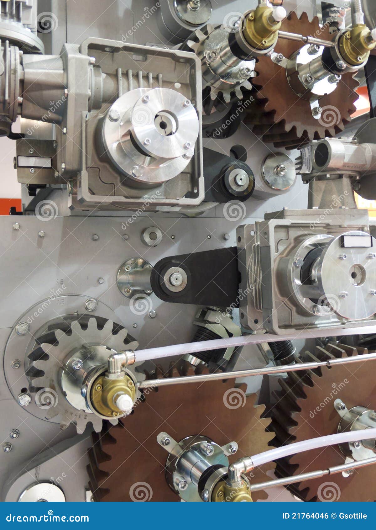 Mechanismen stock foto. Image of spelden, pijpen, katrollen - 21764046