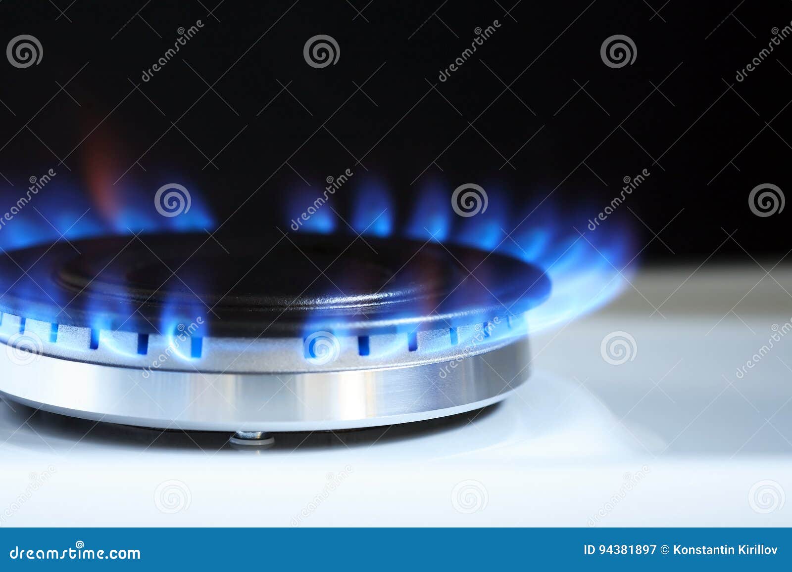 Mechero De Gas Con El Fuego Imagen de archivo - Imagen de ...