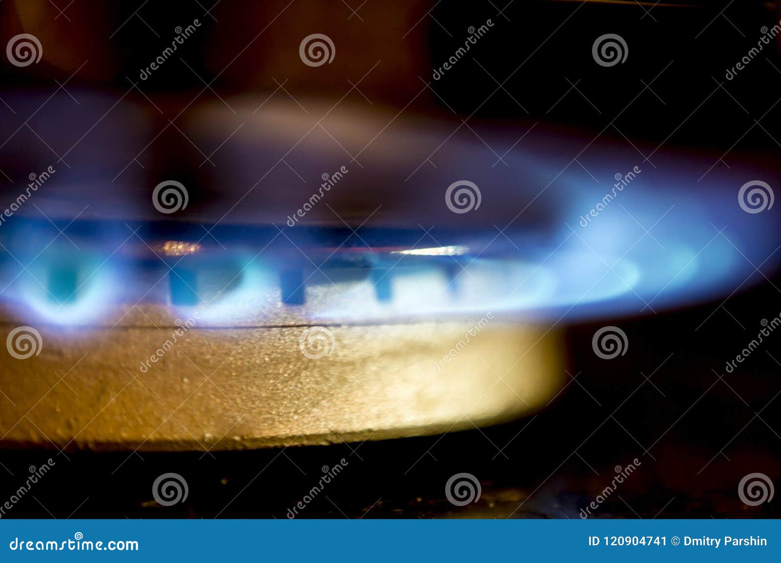 Mechero de gas en estufa imagen de archivo. Imagen de casa - 120904741