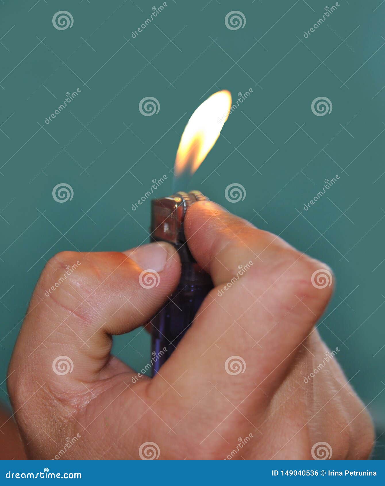 Mechero foto de archivo. Imagen de mano, dedo, asimiento - 149040536