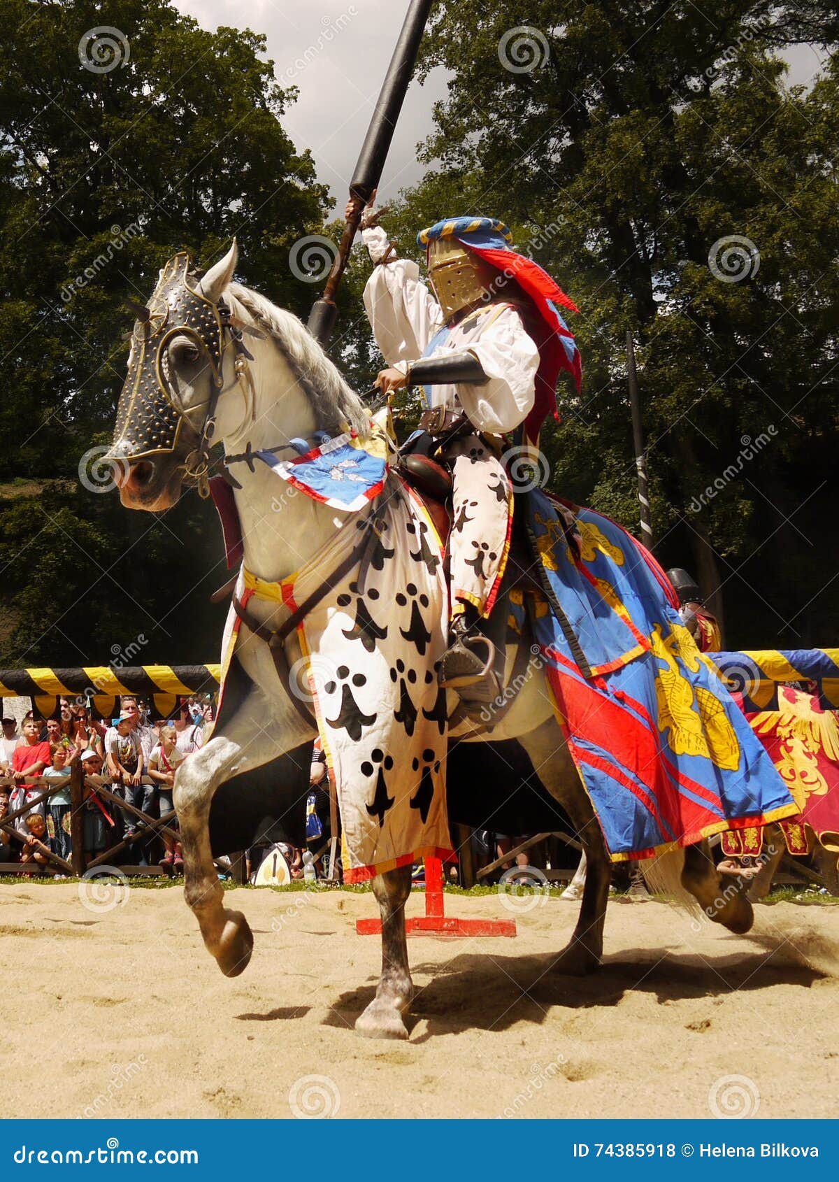 Medeltida jousting riddare redaktionell arkivfoto. Bild av historia ...
