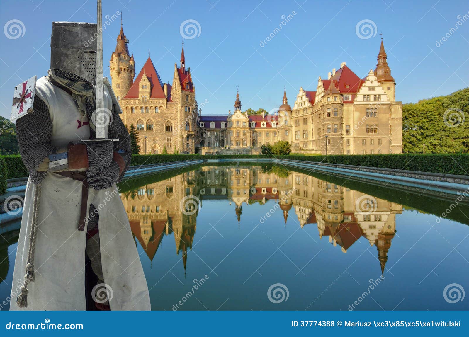 Medeltida riddare arkivfoto. Bild av hjälm, reflexion - 37774388