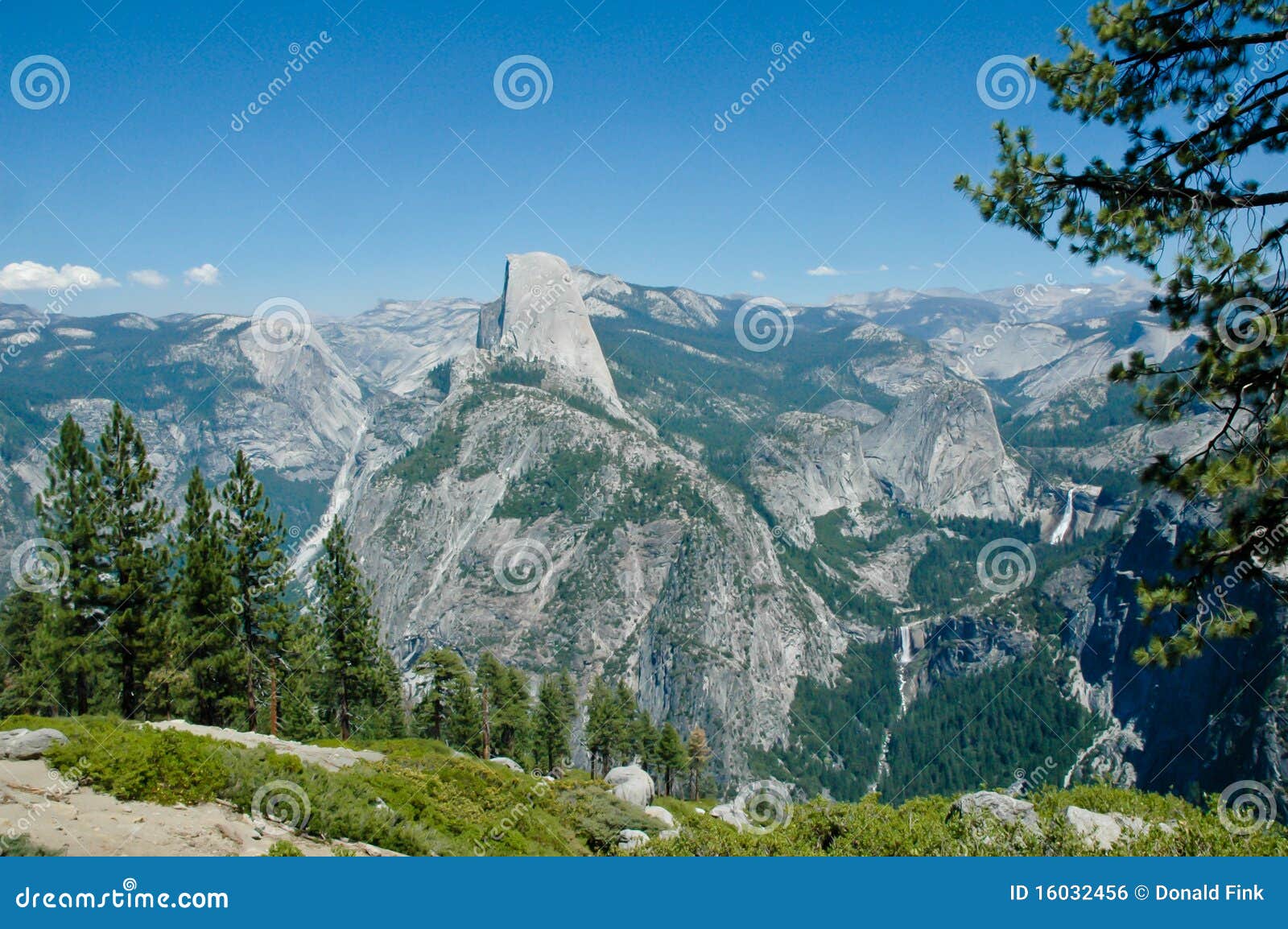 Media bóveda foto de archivo. Imagen de recorrido, america - 16032456