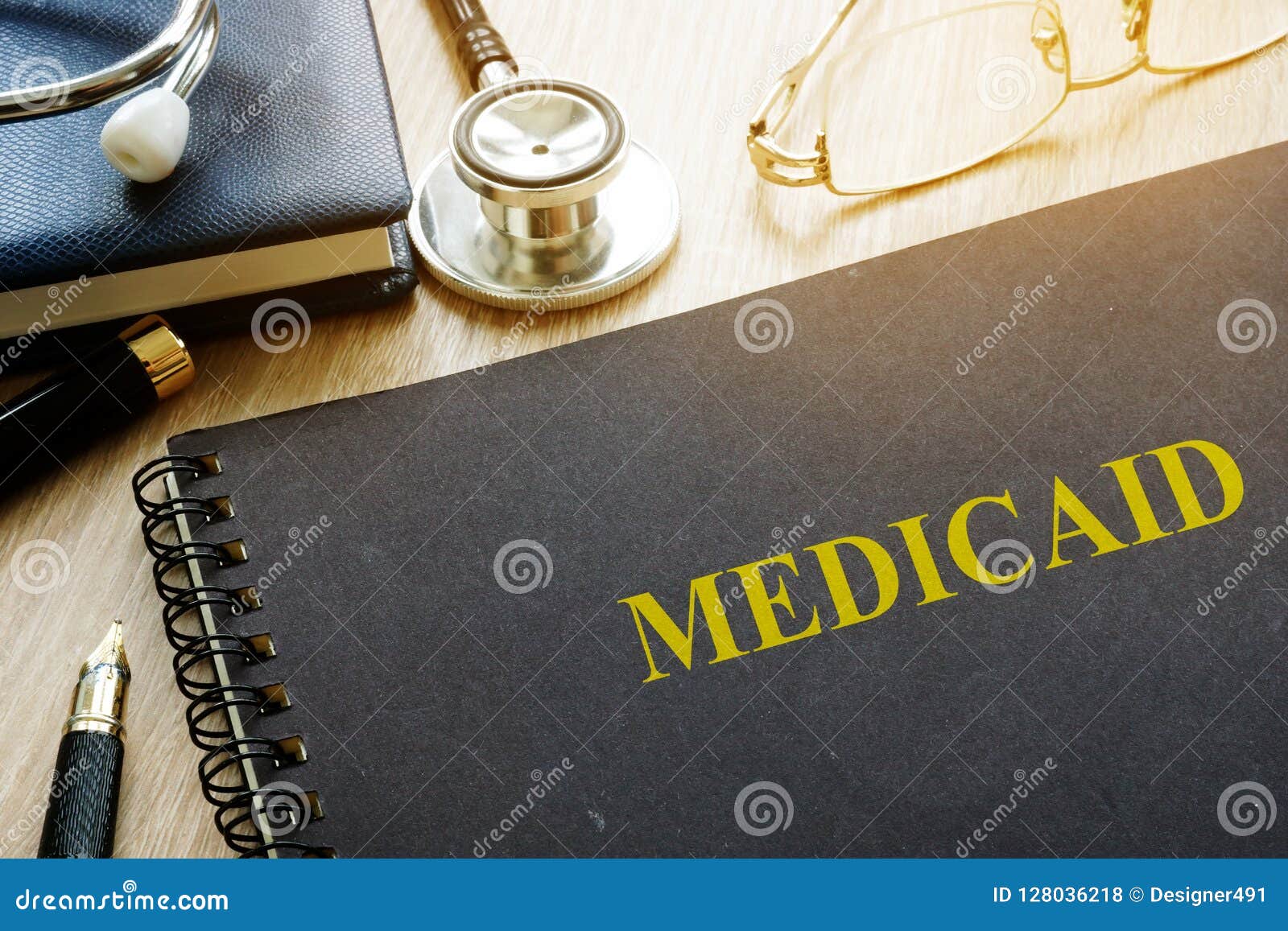 Medicaid Documentos, Pluma Y Estetoscopio Foto de archivo - Imagen de ...