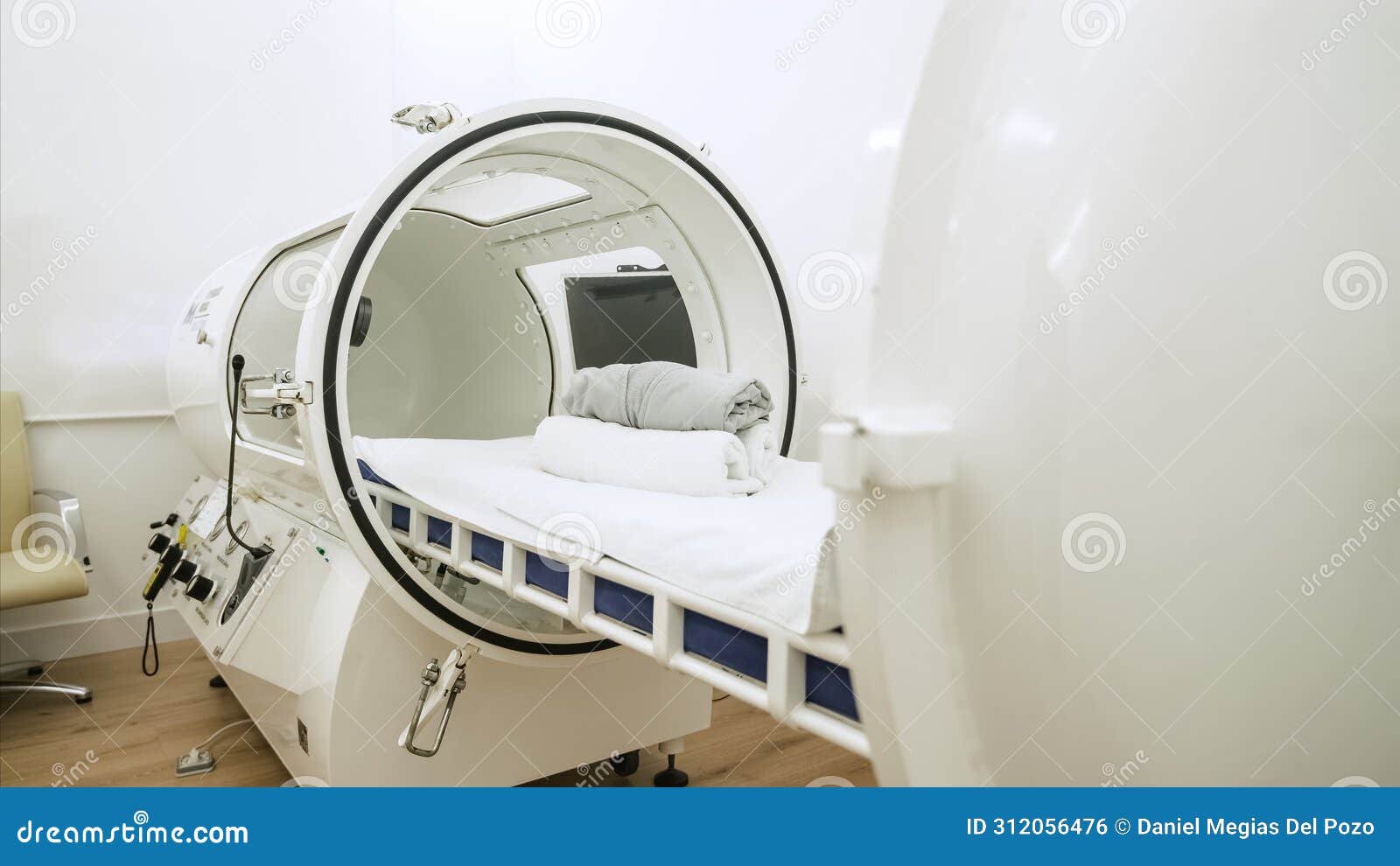 Medical Hyperbaric Single Pressure Chamber Stock Photo - Image of room ...