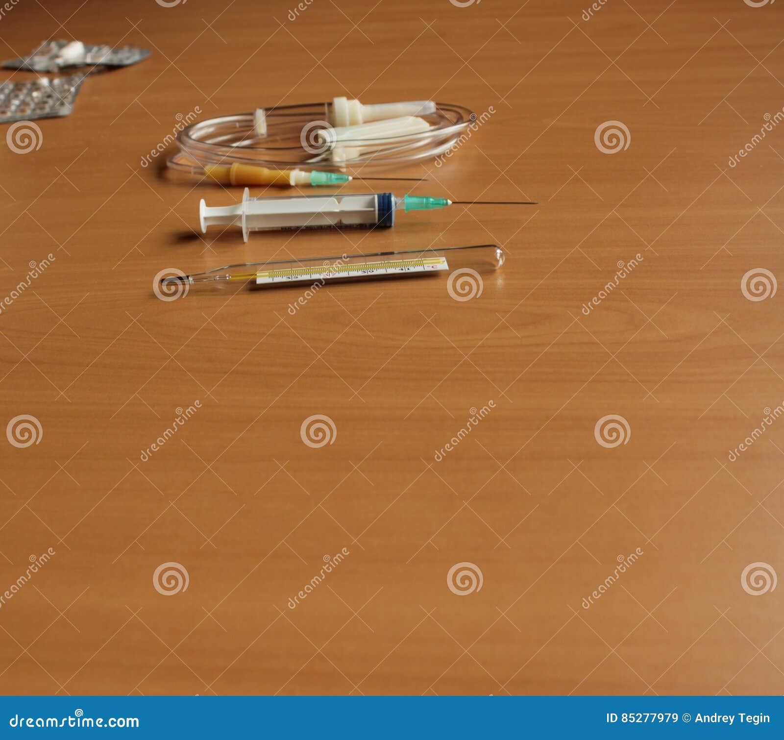 Medical Syringe and Dropper Stock Image - Image of fluid, illness: 85277979