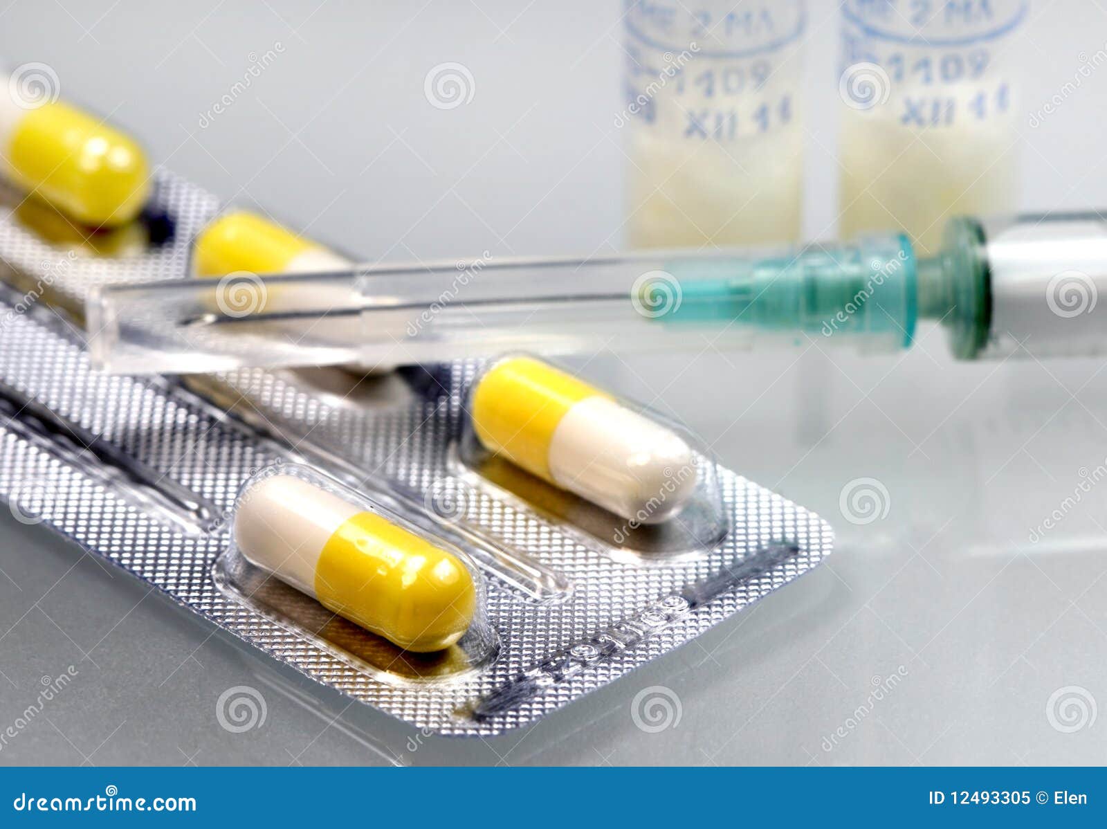 Medical Tablets and Syringe Stock Image - Image of bottle, pharmacy ...