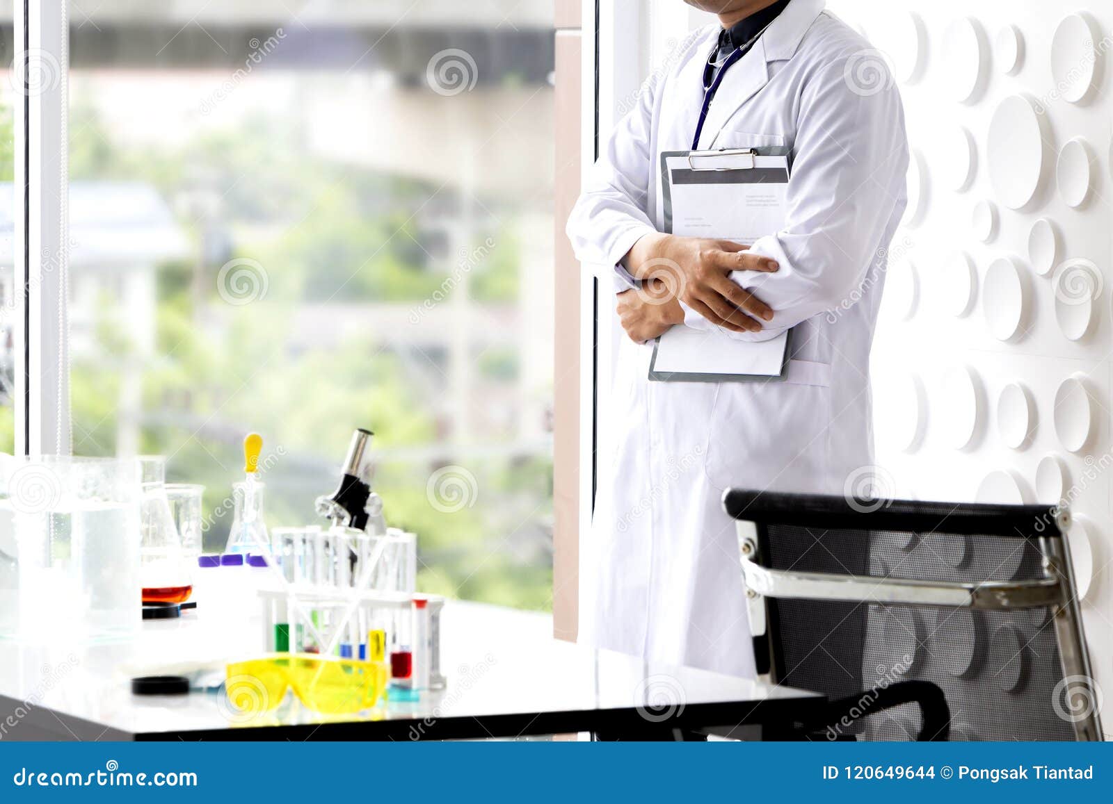 Medical Worker in Lab with Microscope and Laboratory Glassware O Stock ...