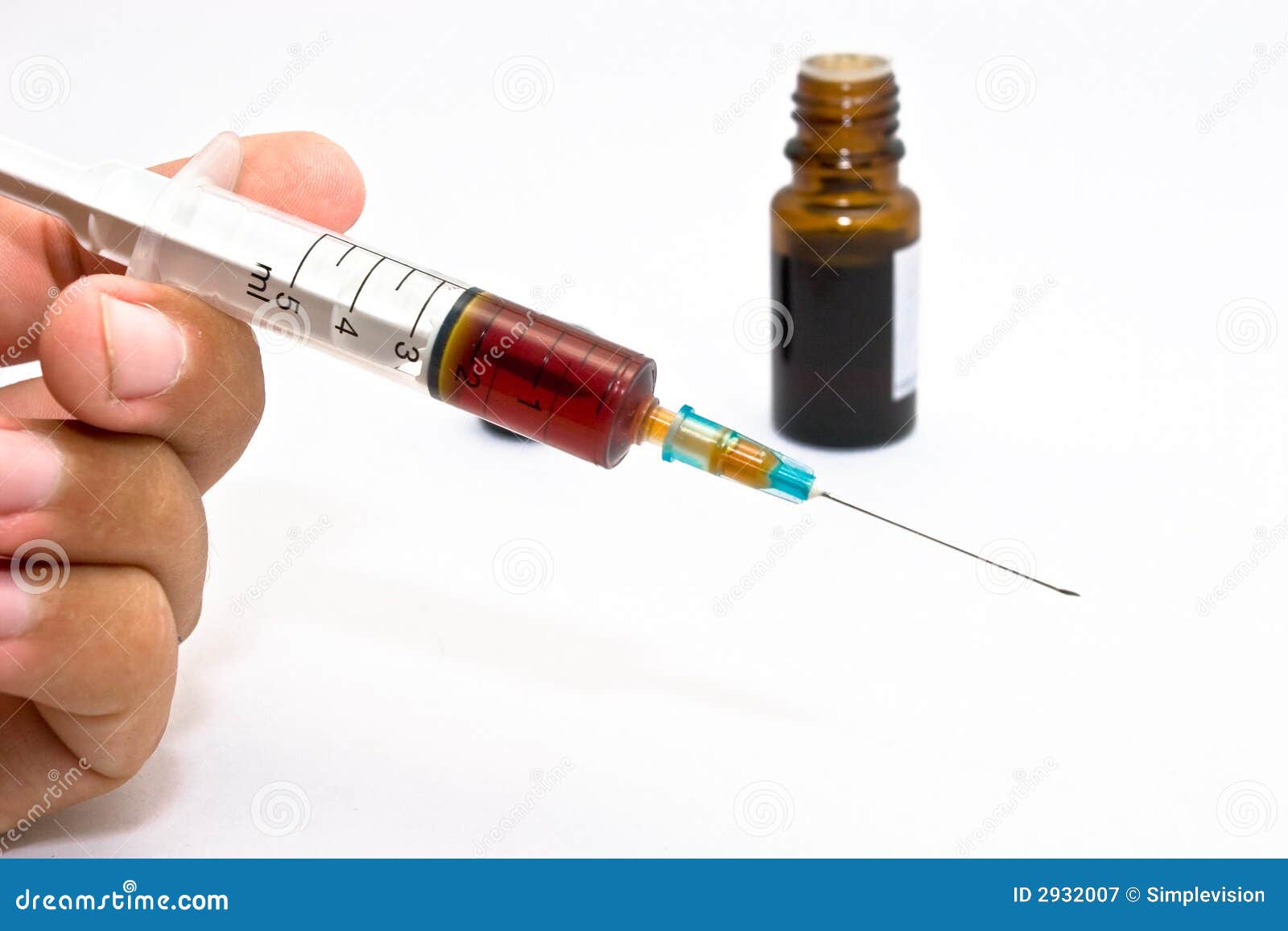 Medicina della siringa immagine stock. Immagine di bottiglia - 2932007