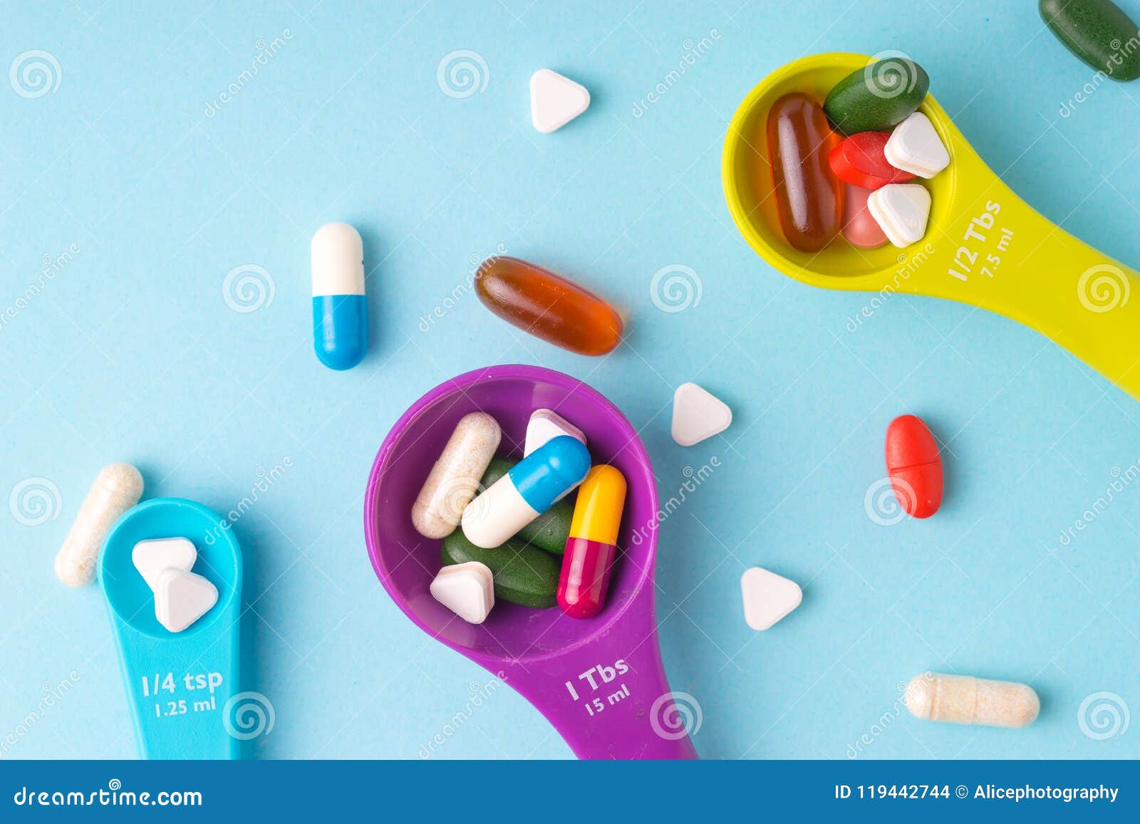 Medicina, Tableta, Vitamina Y Droga En Diversa Forma Foto de archivo ...