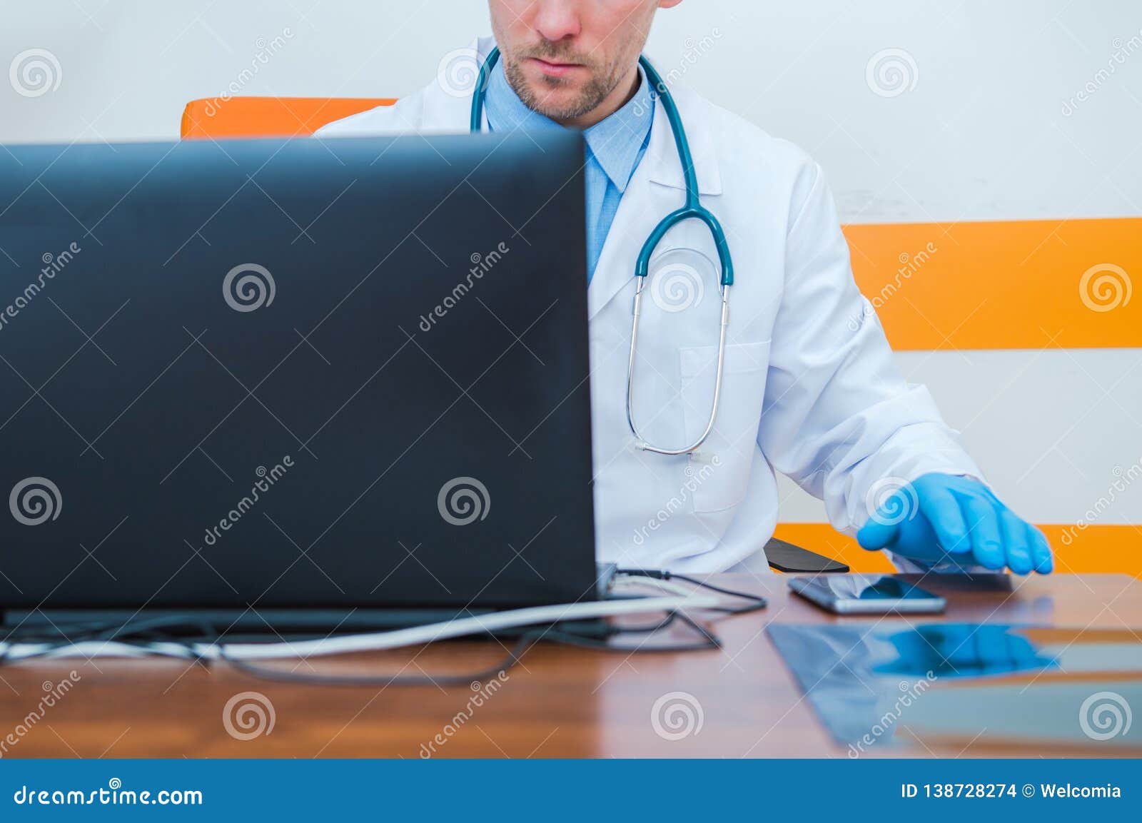 Medicinsk Doktor Office Work Arkivfoto - Bild av kaukasisk, dator ...