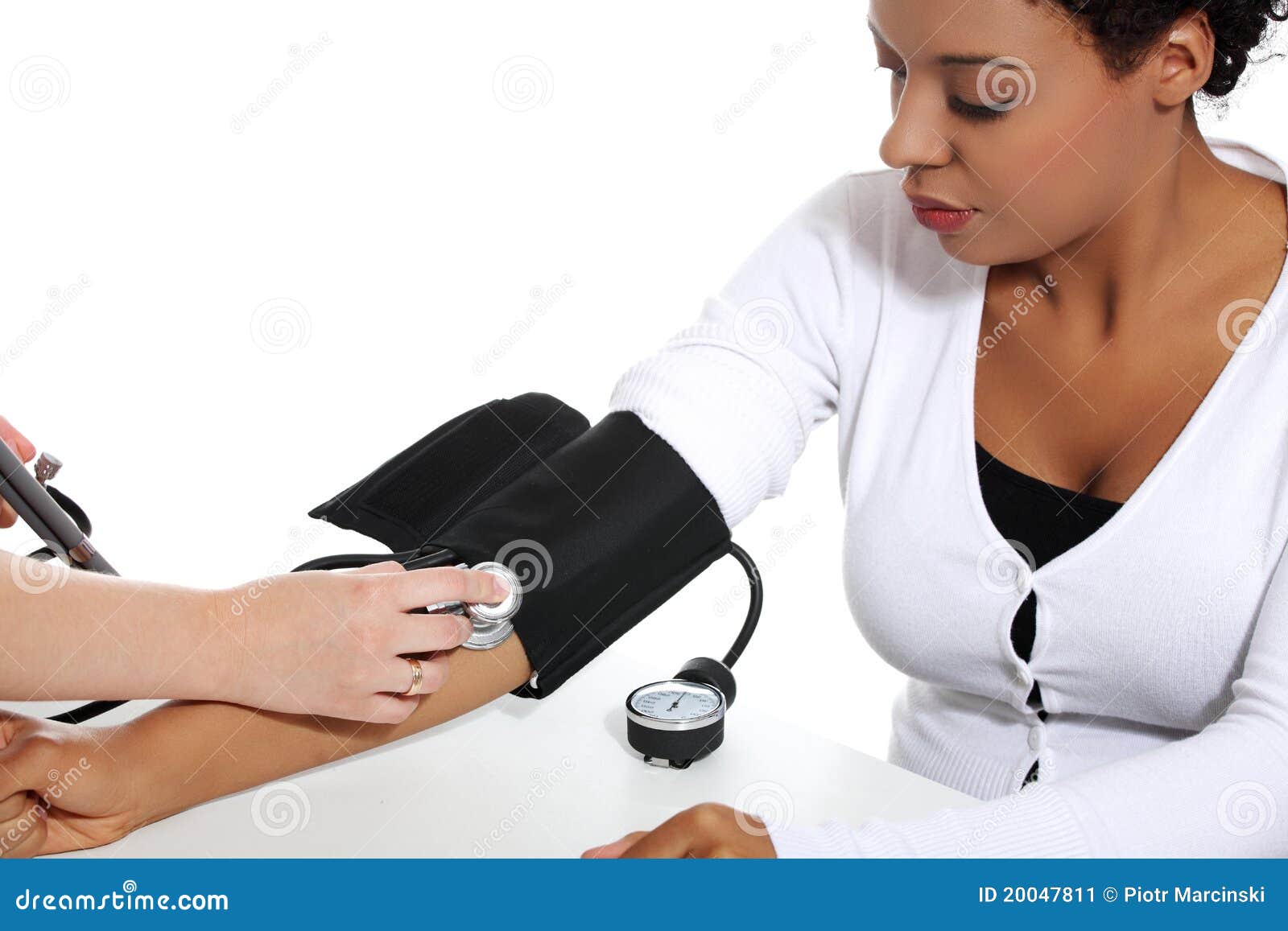 Medico Che Controlla Pressione Sanguigna Della Donna Incinta. Immagine ...