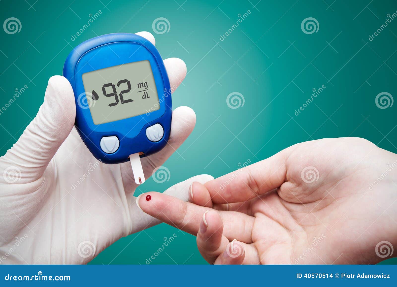 Medico Che Fa La Prova Della Glicemia Fotografia Stock - Immagine di ...