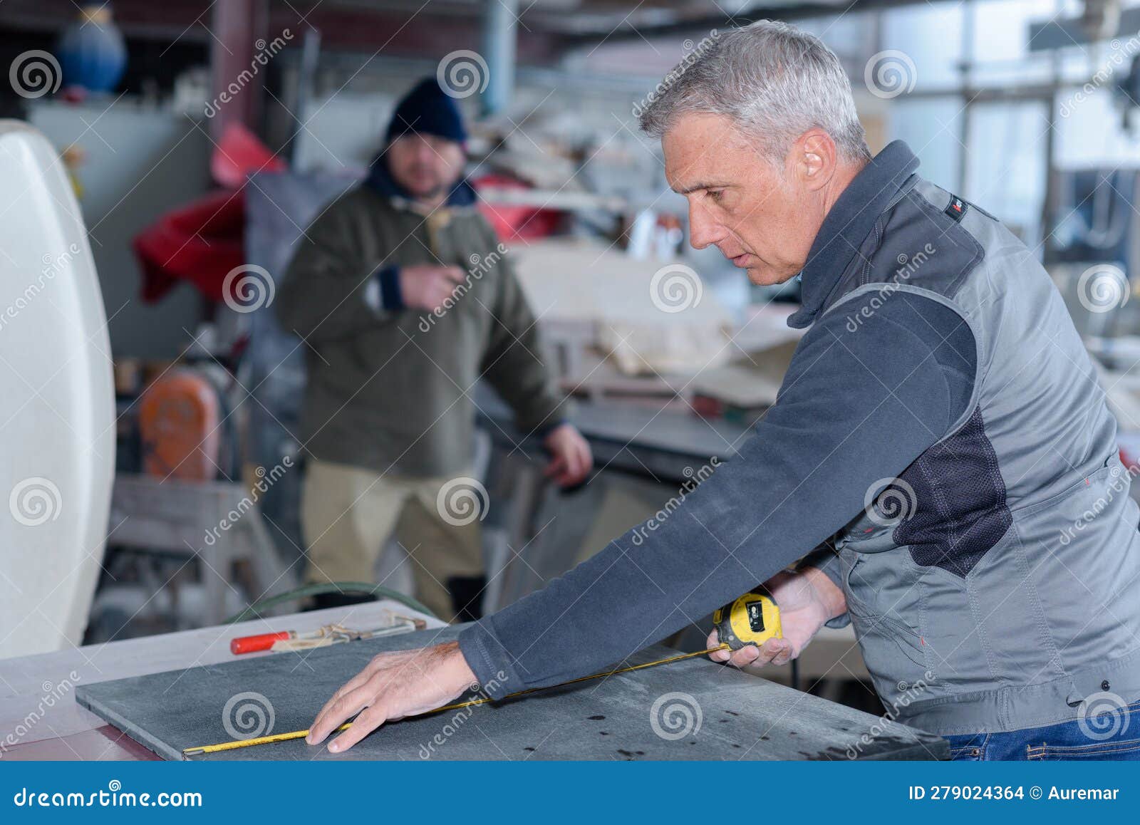 Medidas De Concepto De Metal Foto de archivo - Imagen de regla, escala ...