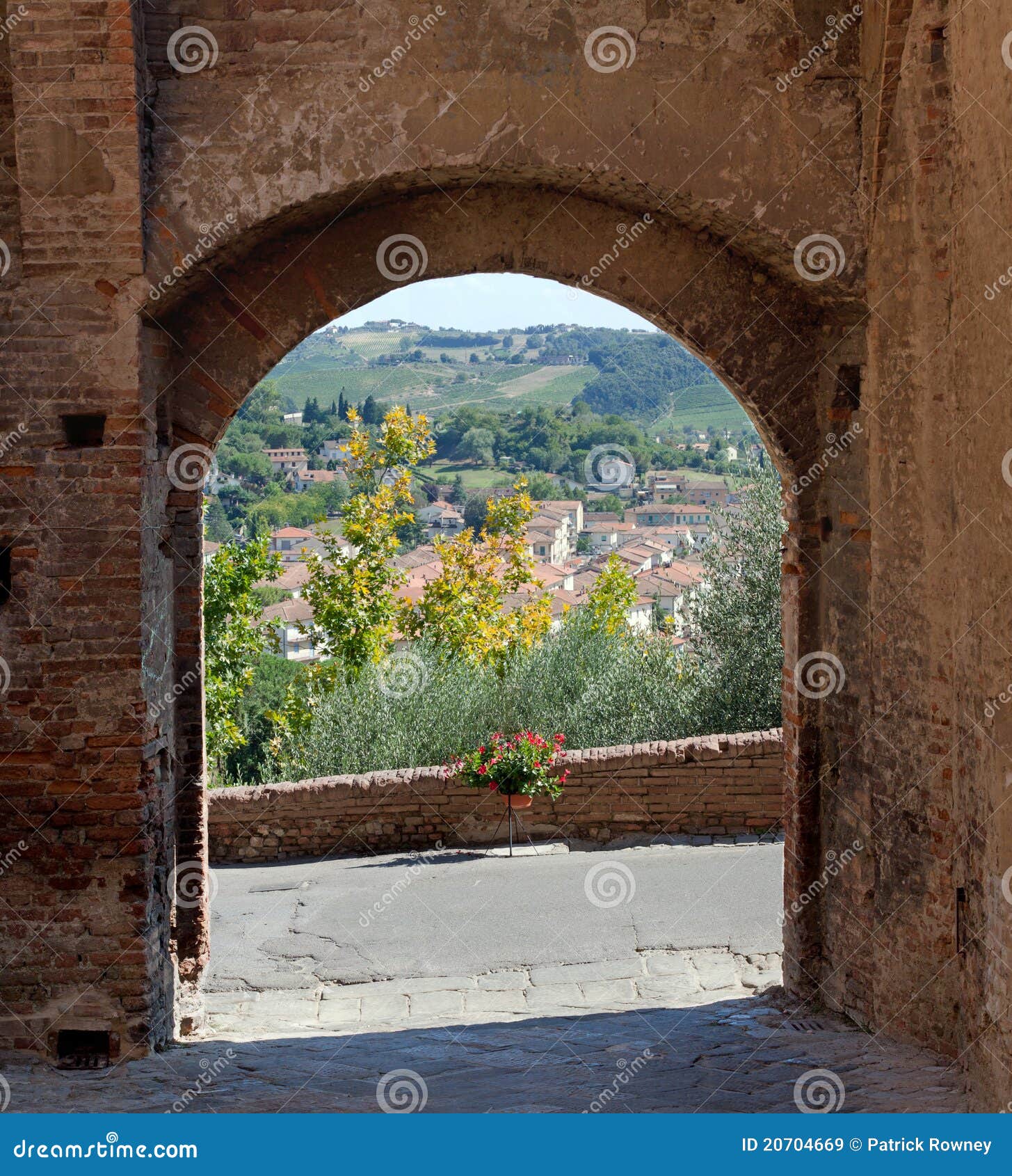 Medieval Arch in Tuscany stock image. Image of gateway - 20704669