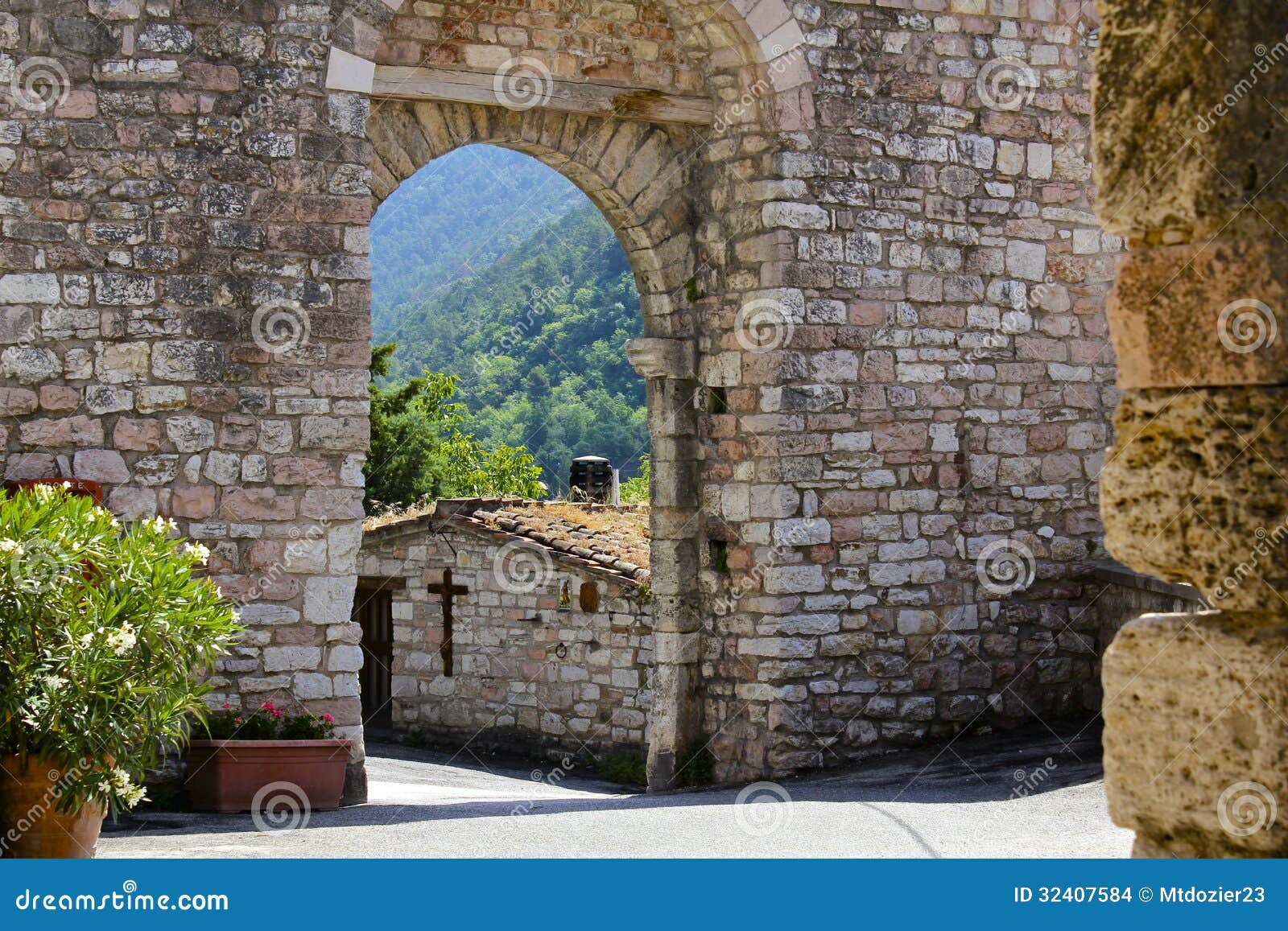 Medieval Archway, Assisi, Italy Stock Photo - Image of tourism, arch: 32407584